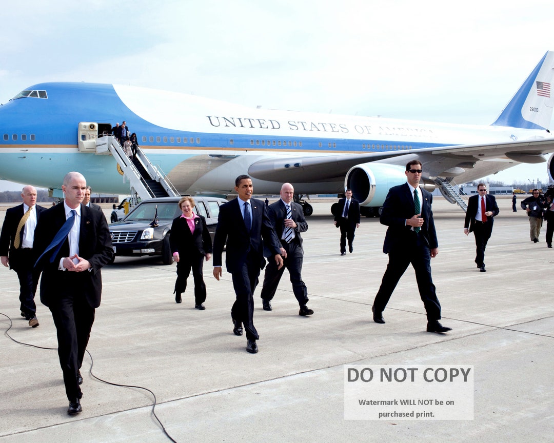 President Barack Obama Arrives in Columbus, Ohio in 2009 - 5X7, 8X10 or ...