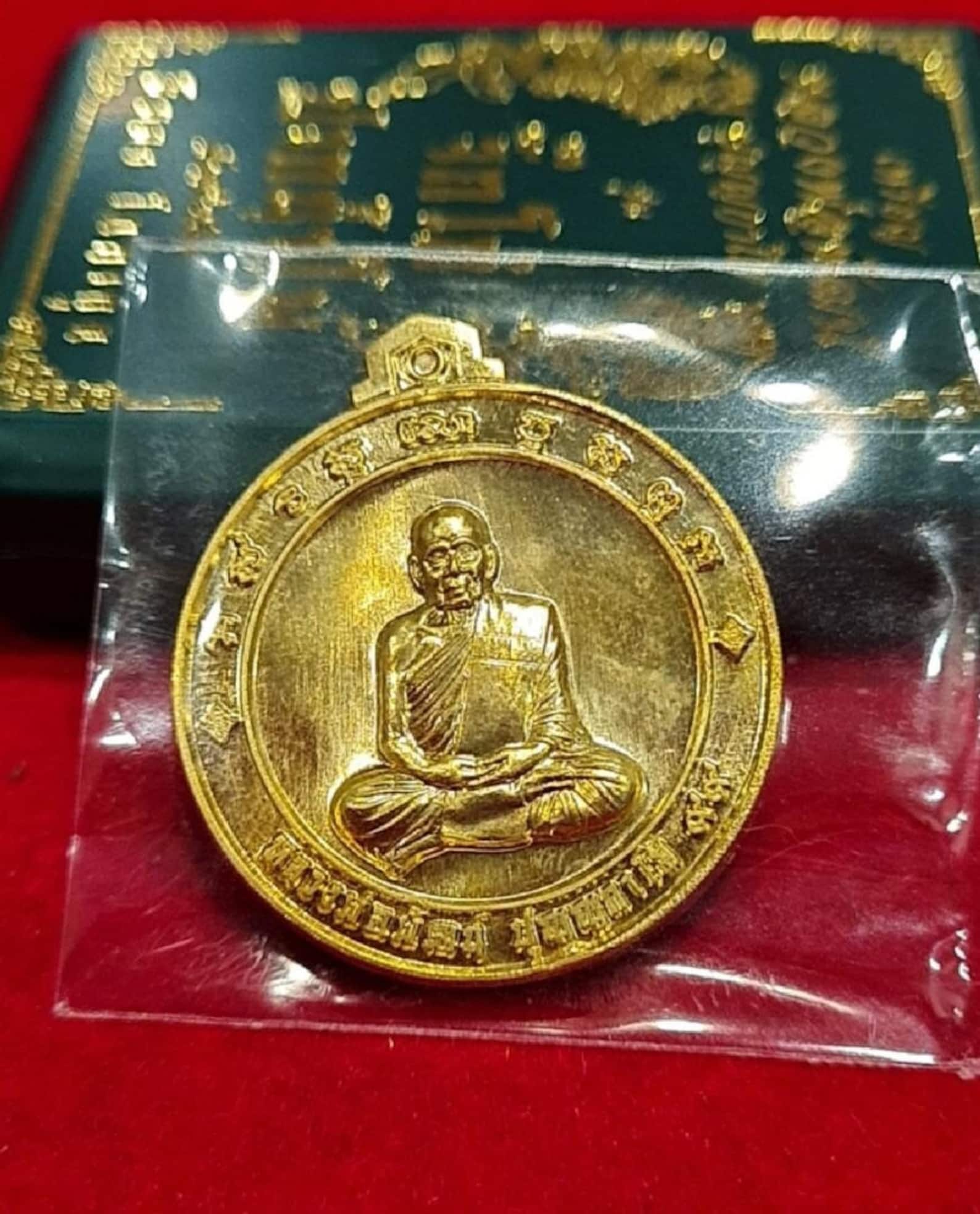 Thai Amulet Rian Jikko Back With Twin Dragon Lp Phat Wat Huayduan ...