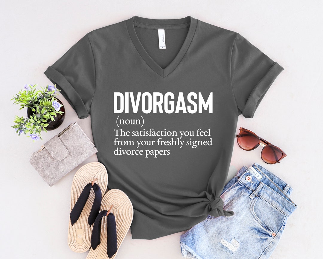 Divorce/break up Quote V-neck T-shirt, Funny Humor Divorced Party Gifts ...