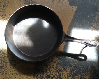 Spider Cast Iron Skillet - Etsy