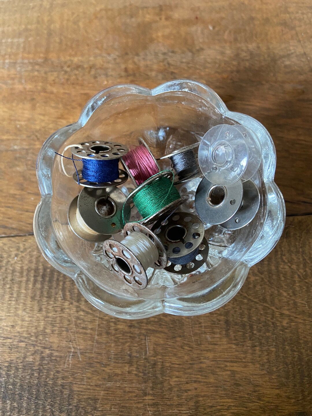 Vintage Sewing Machine Bobbins With Display Bowl/group of 13 - Etsy
