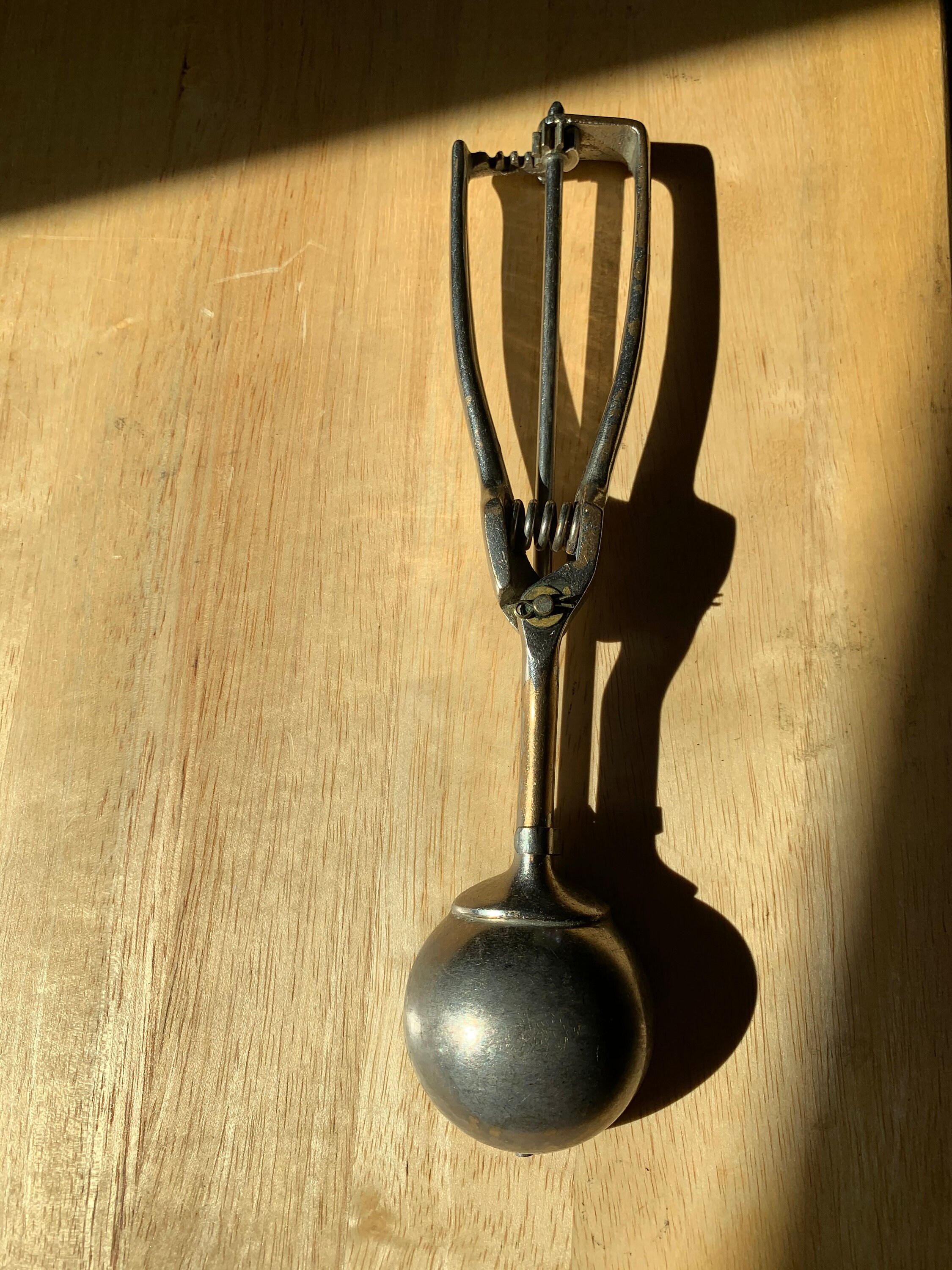 Vintage Nesco ice cream scoop