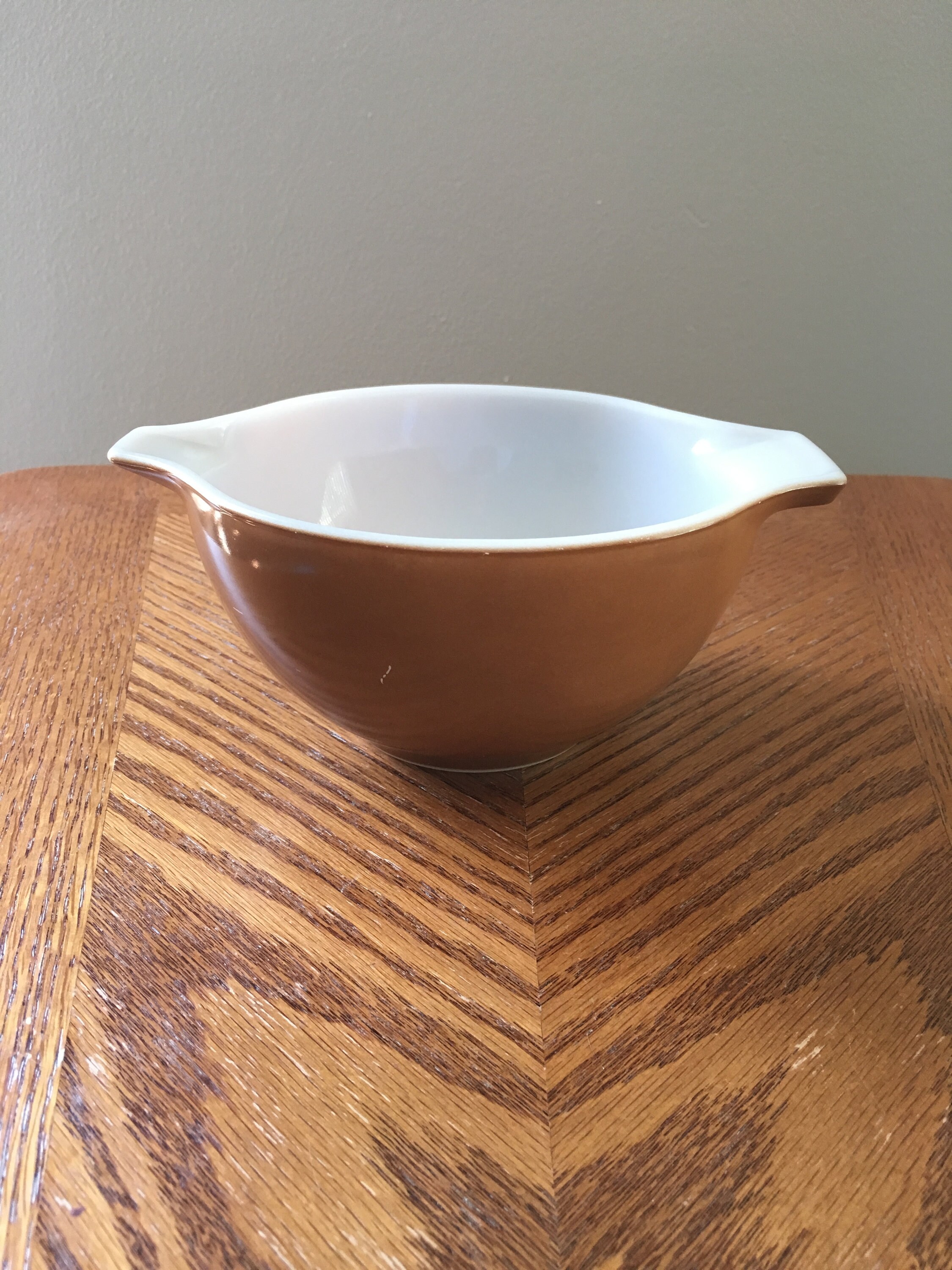 vintage 1.5 pint #441 Brown Pyrex casserole dish