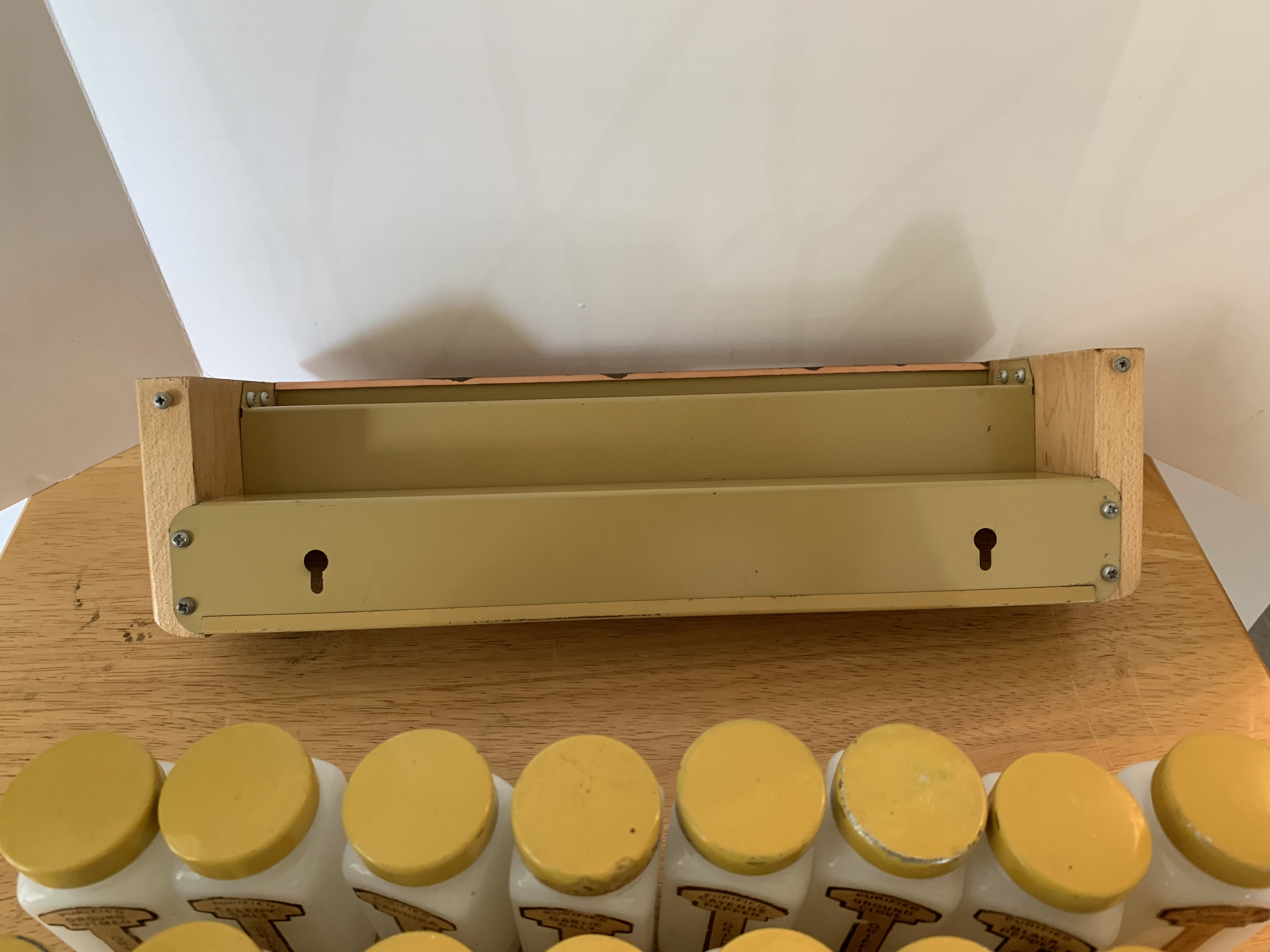 Vintage 1950's complete 17 piece Griffith spice rack