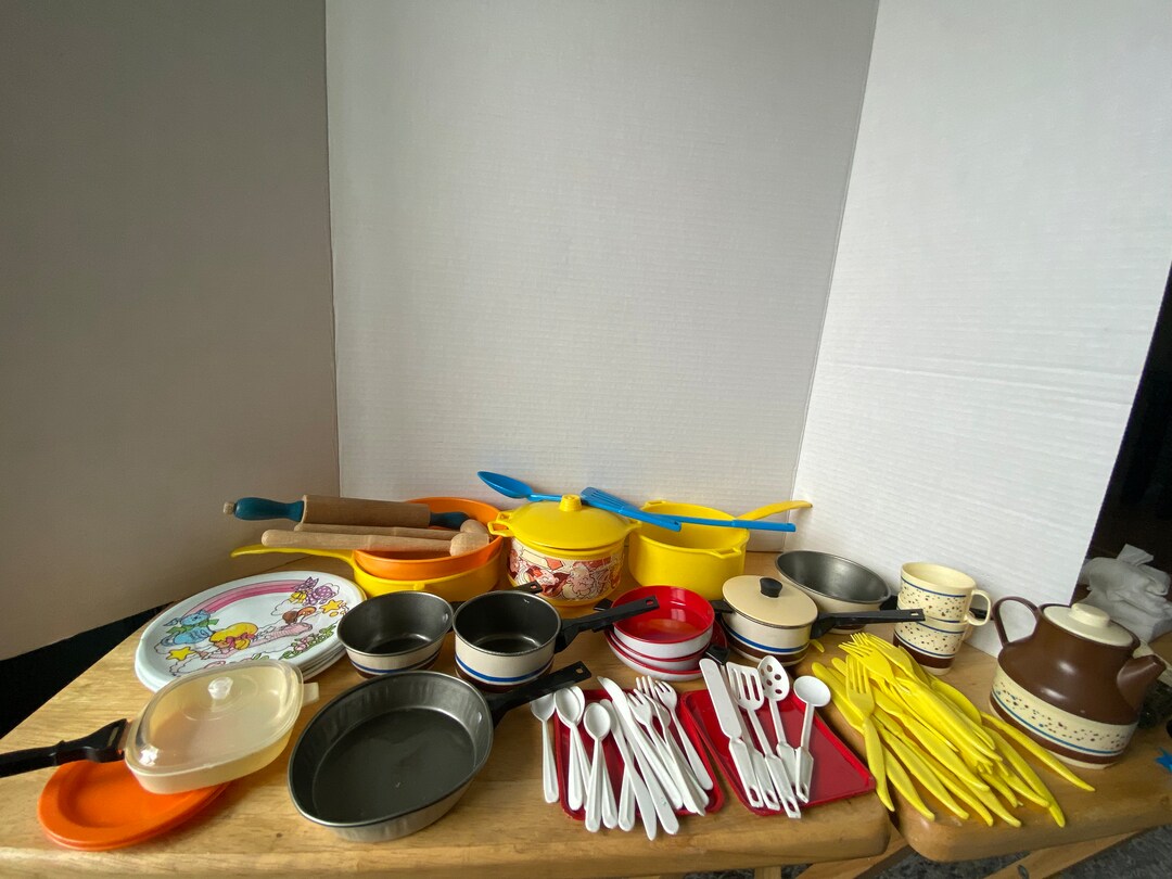 Vintage 65+ Piece Toy Aluminum & Plastic Pots, Pans, Plates, Cups ...