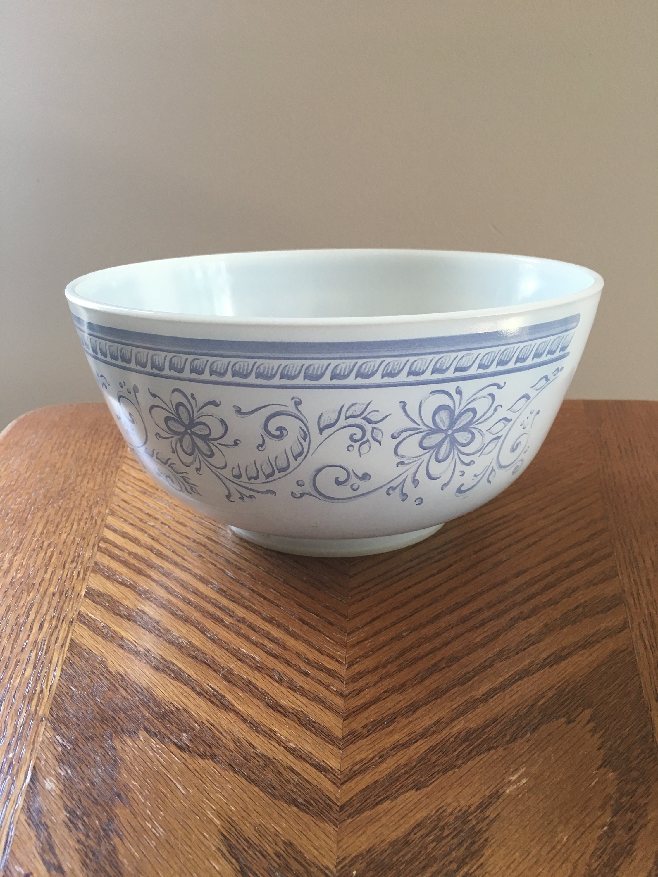 vintage 3 quart #479 B Brittany Blue Pyrex nesting bowl