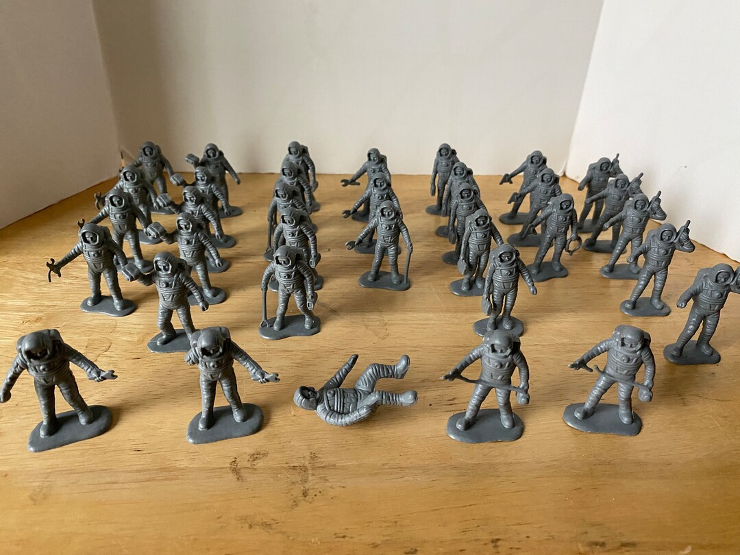 36 Piece Astronaut Spacemen Plastic Army Figurines Set #2-10 Plus One ...