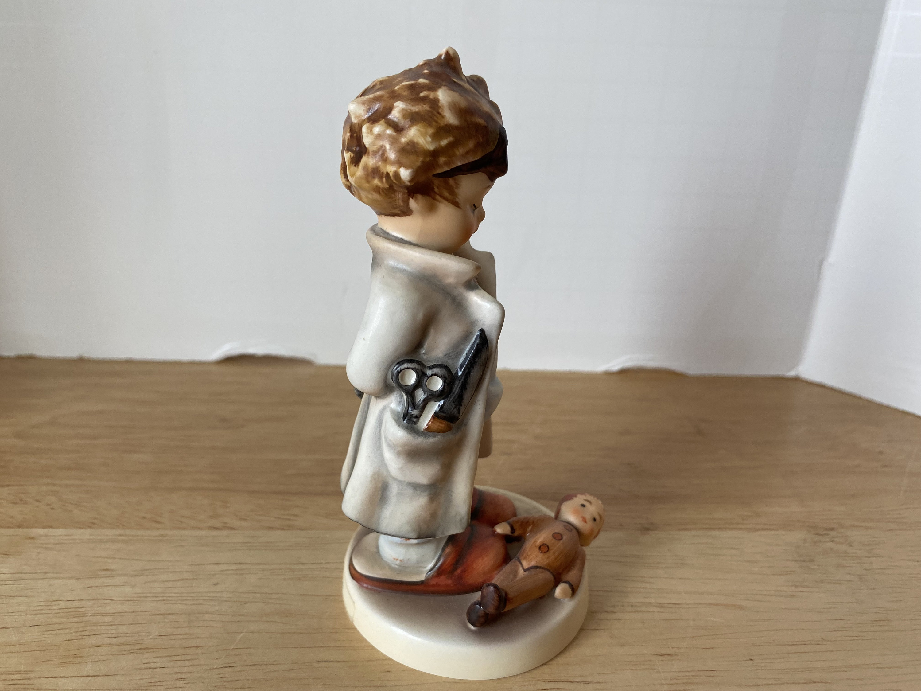 vintage Hummel Doctor #127 TMK 6