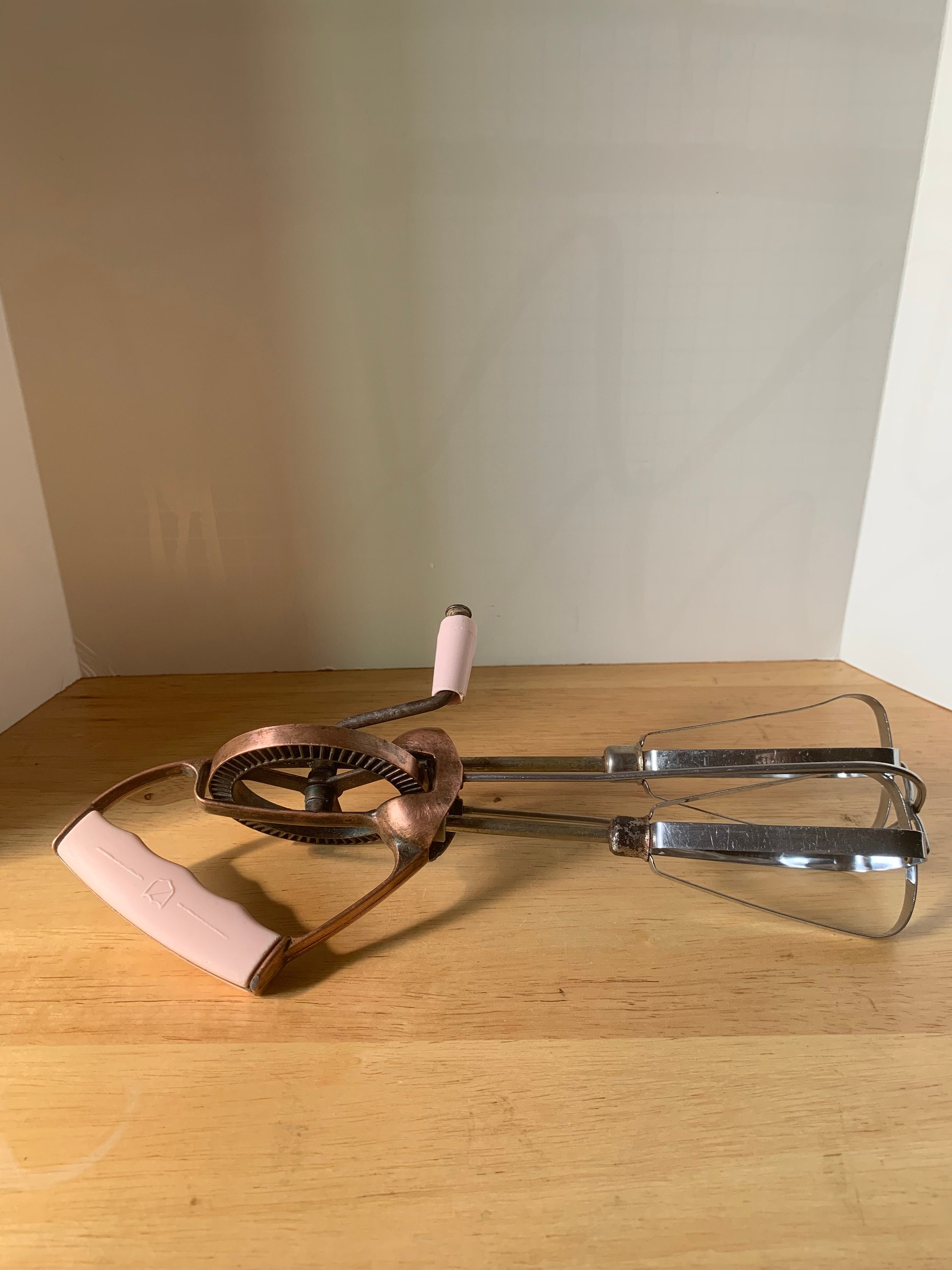 Vintage Turner and Seymour pink handle and copper gear hand mixer or ...