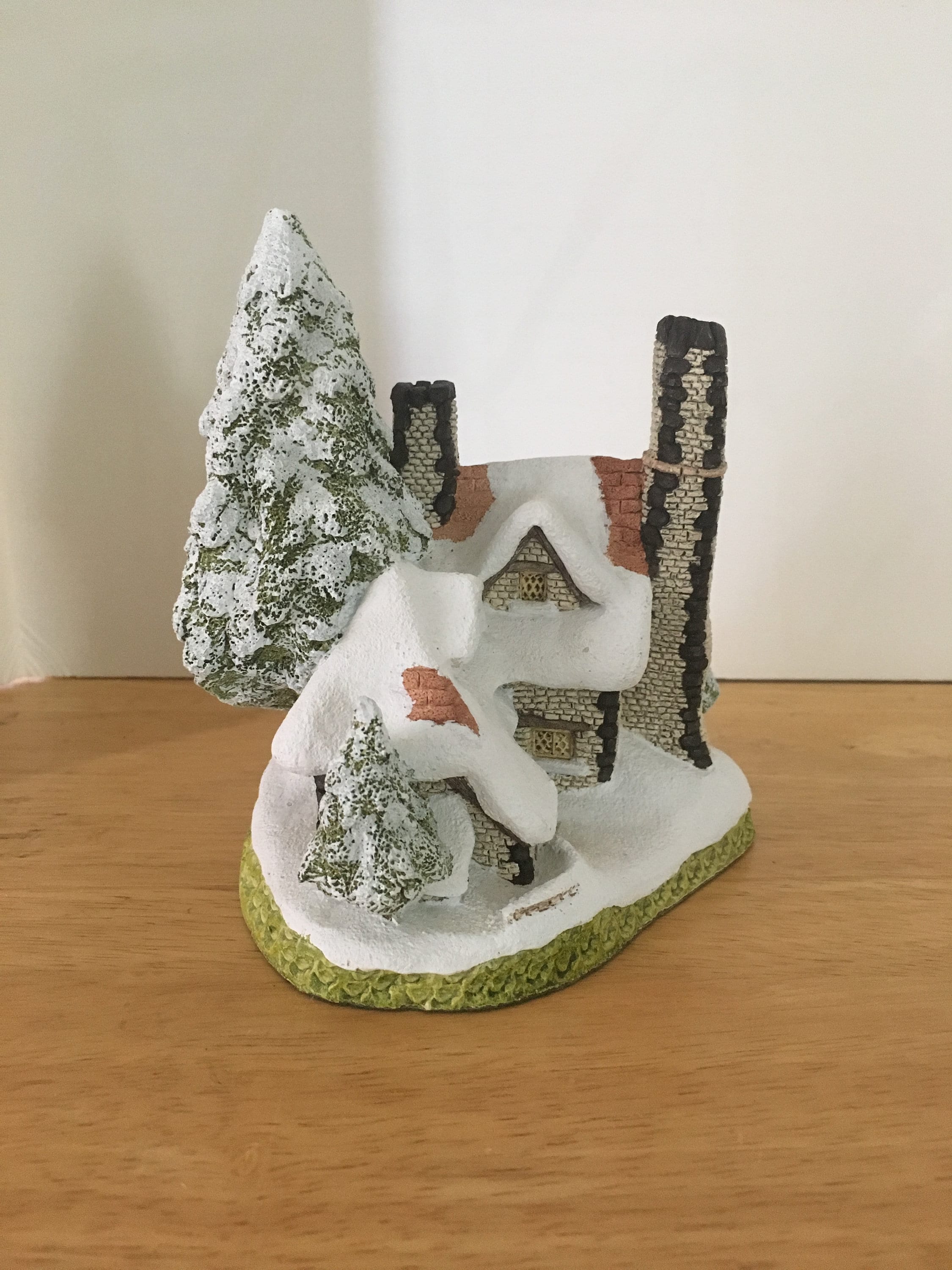 Vintage David Winter 1984 Snow Cottage