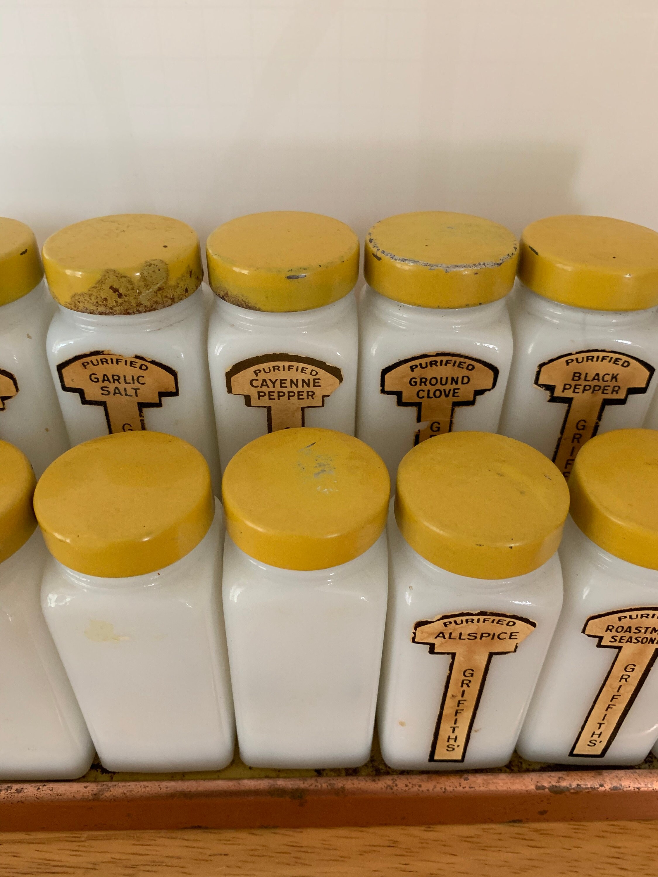 Vintage 1950's complete 17 piece Griffith spice rack