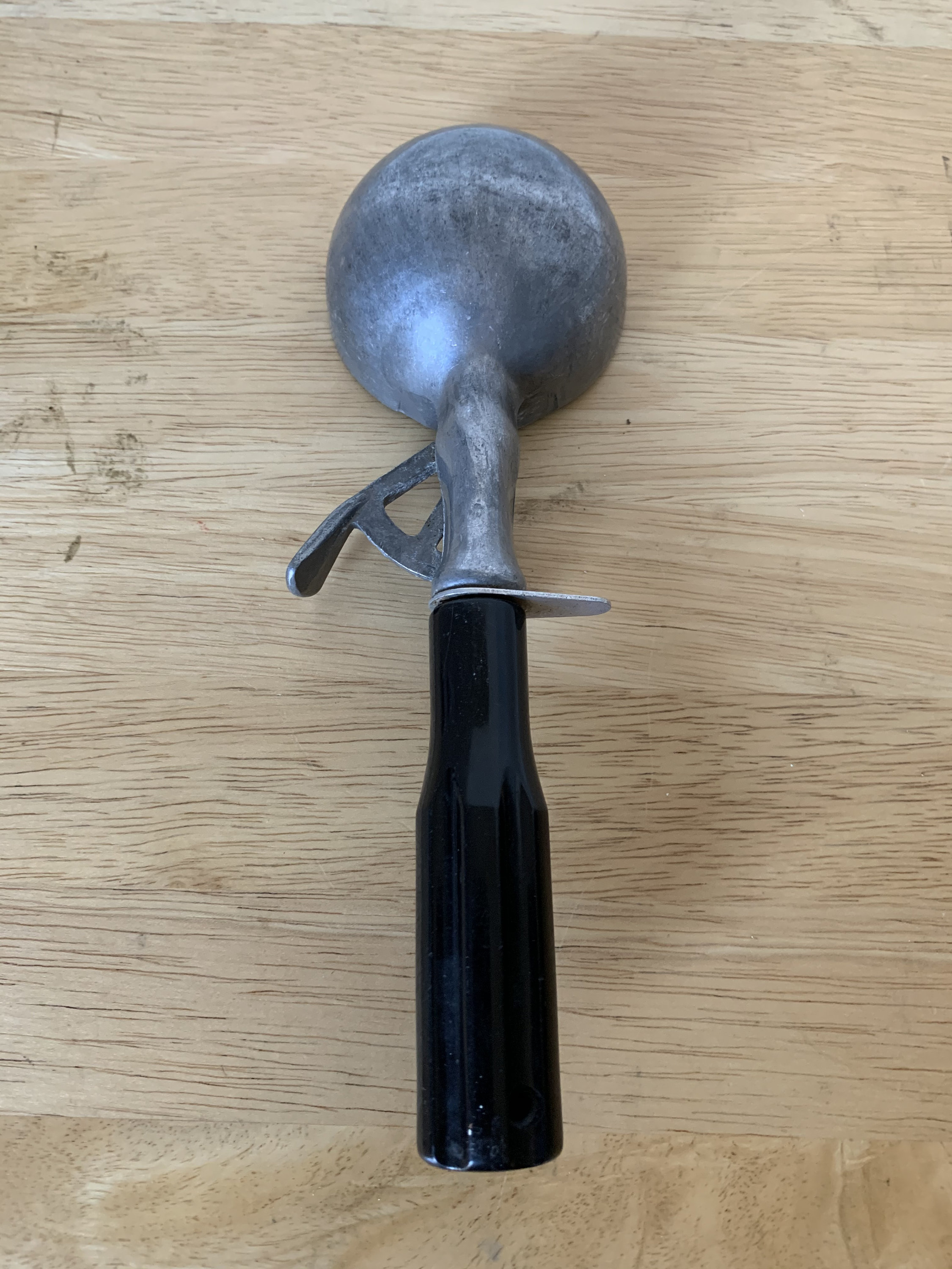 Vintage peerless black handle ice cream scoop