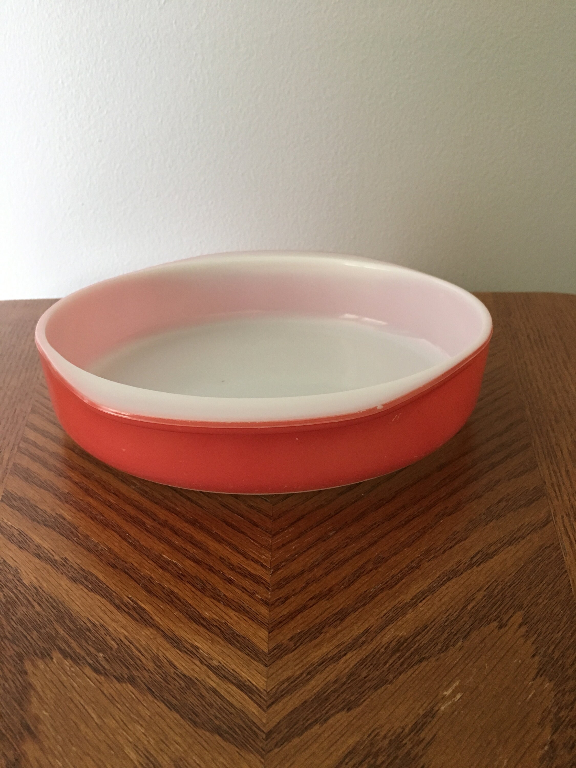 Vintage 1950's Pyrex 221 salmon pie dish