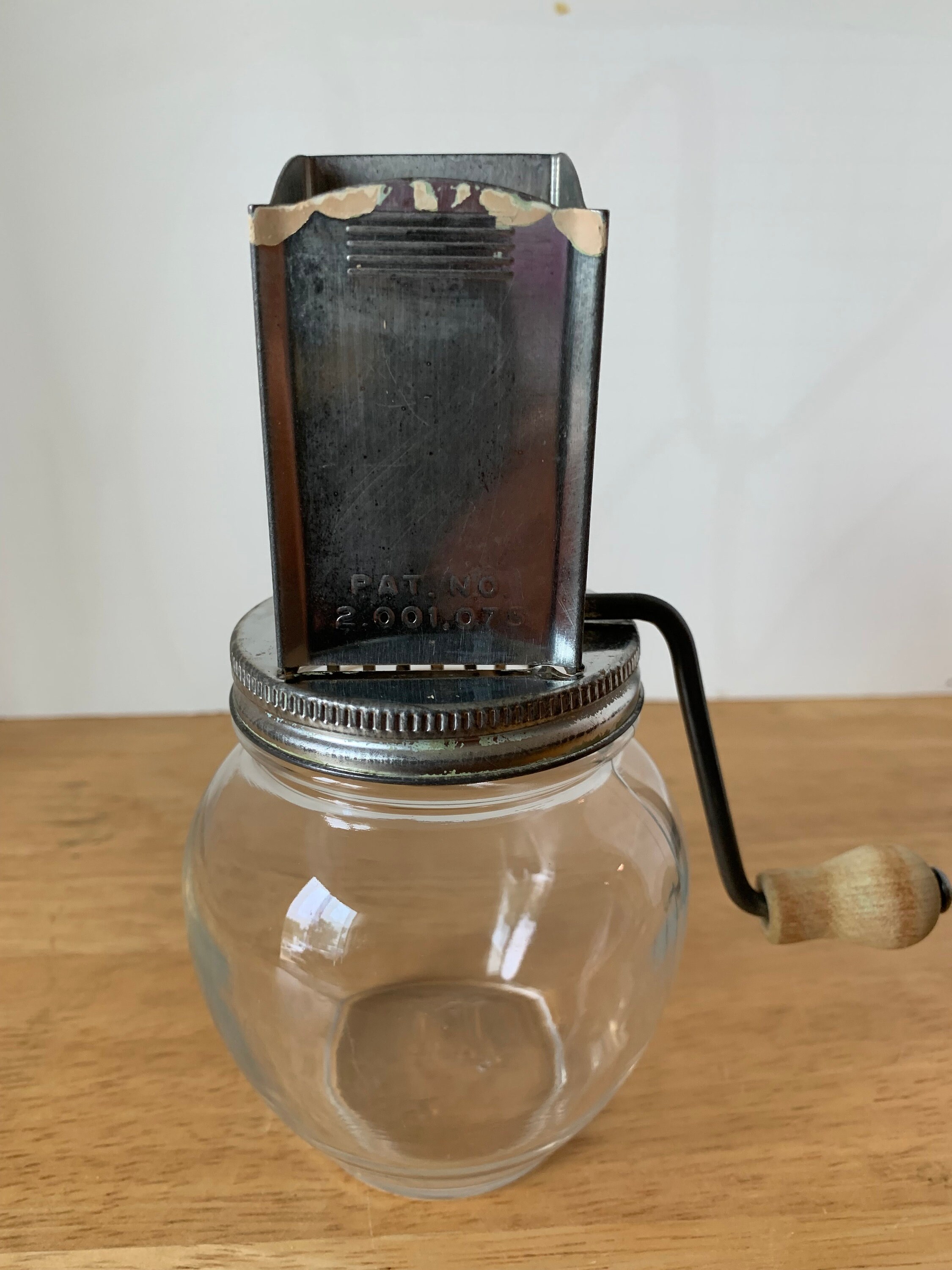 Vintage 1940's Hazel Atlas nut grinder