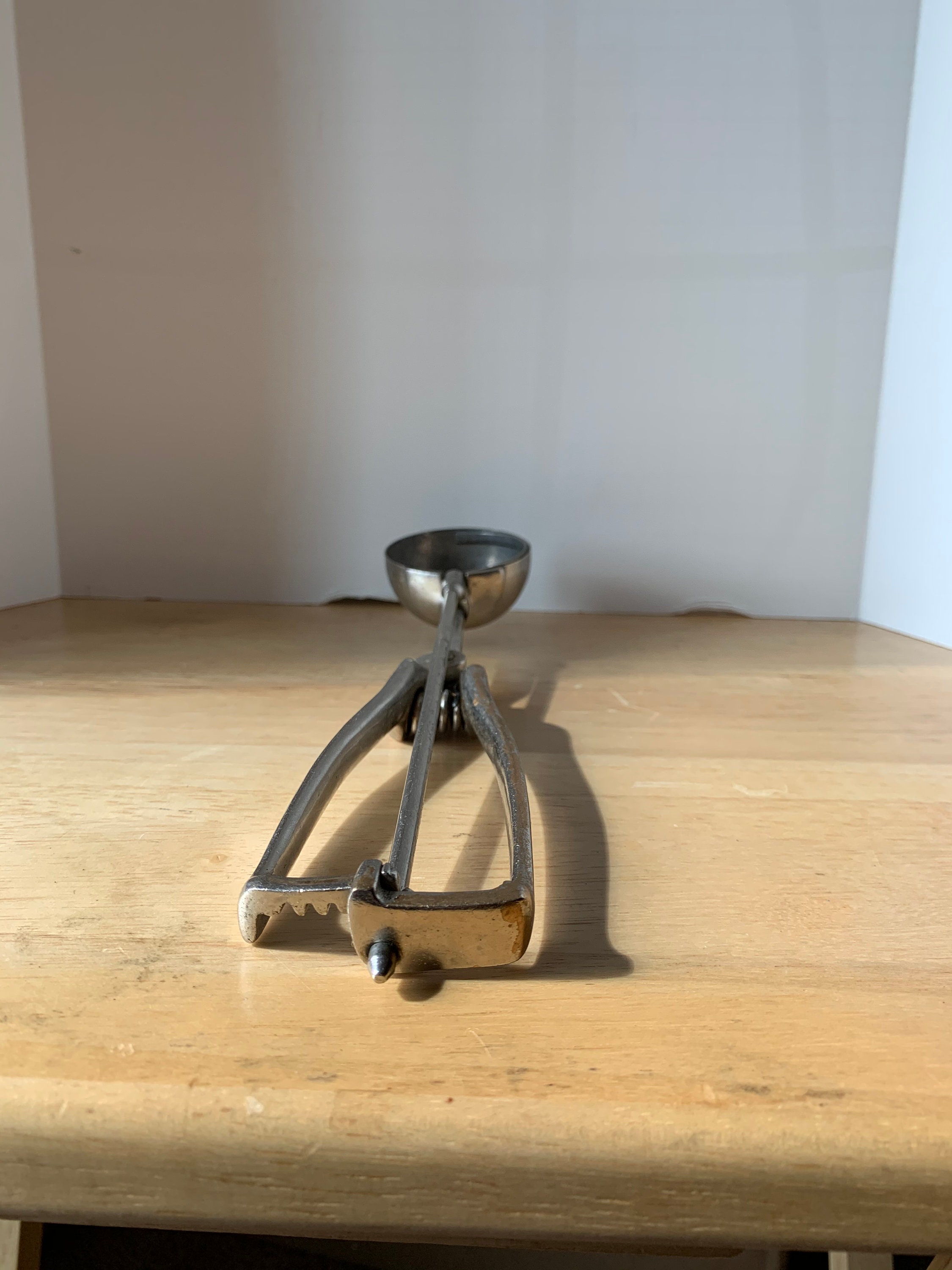 Vintage Nesco ice cream scoop