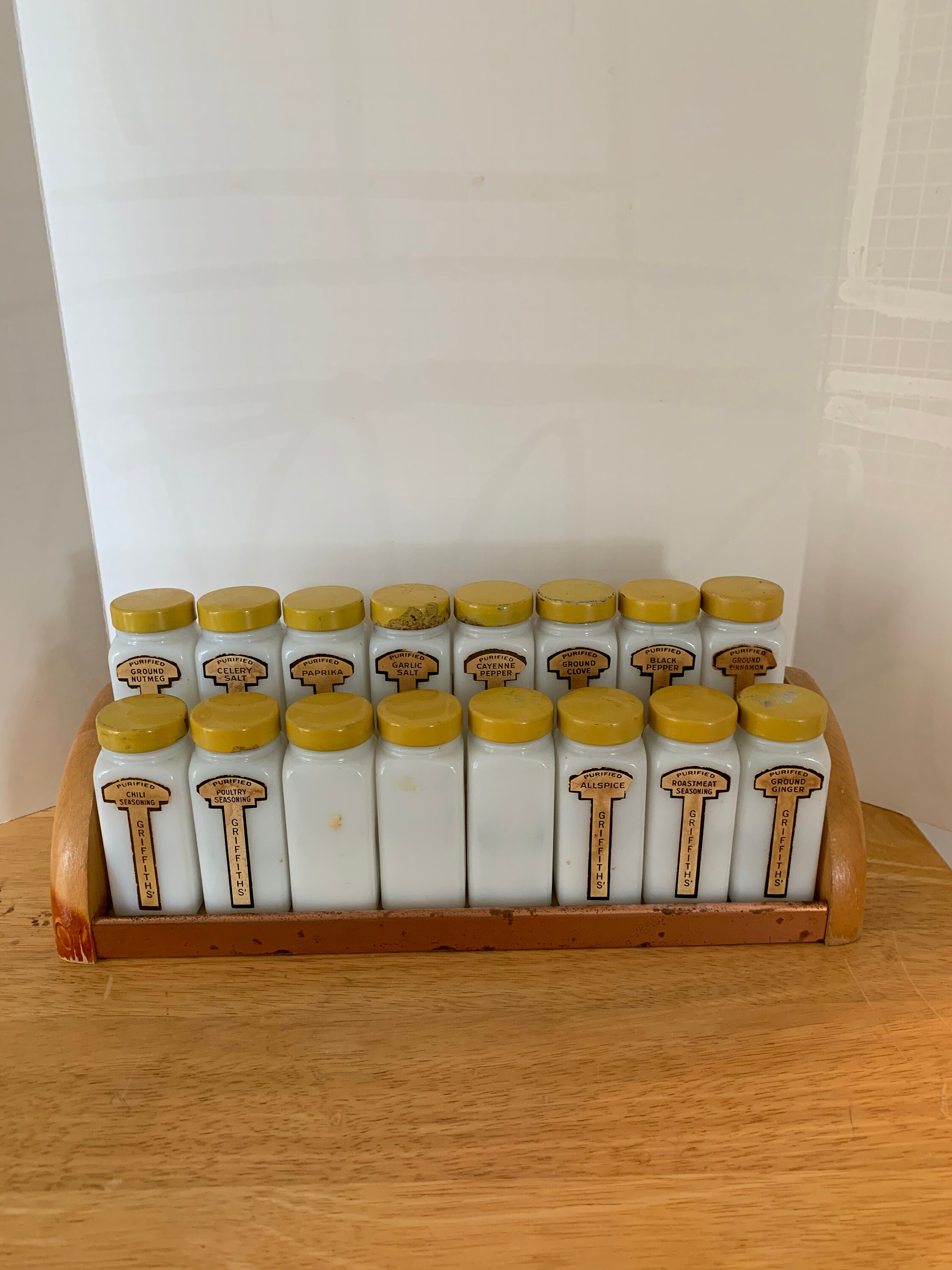 Vintage 1950's complete 17 piece Griffith spice rack