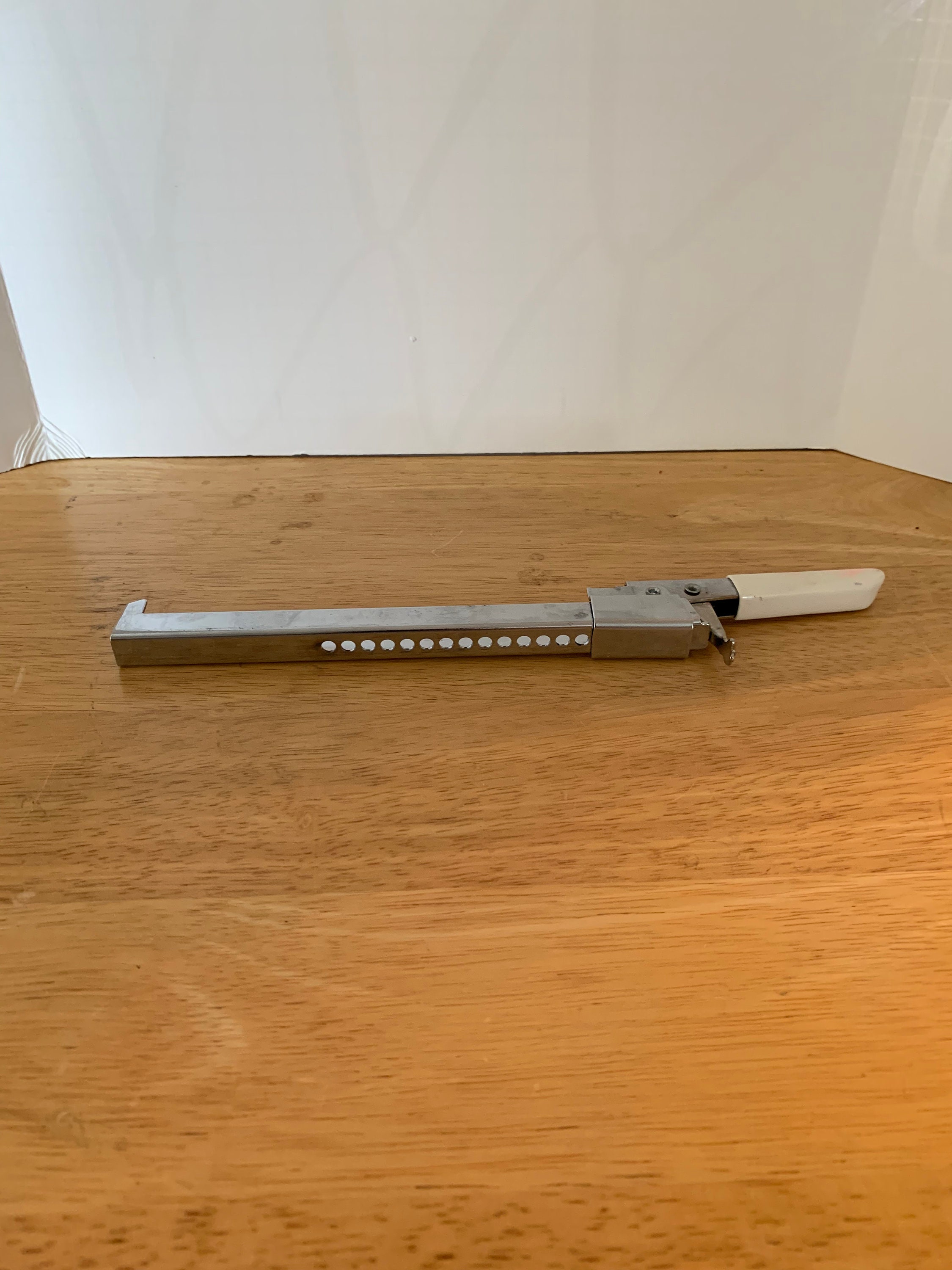 Vintage Swing A-way jar opener