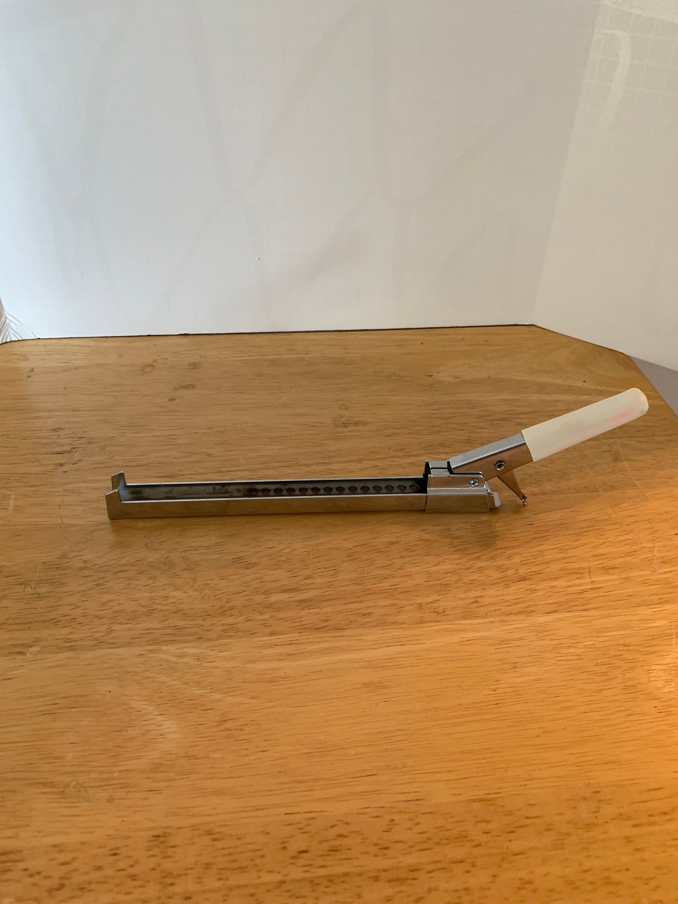 Vintage Swing A-way jar opener