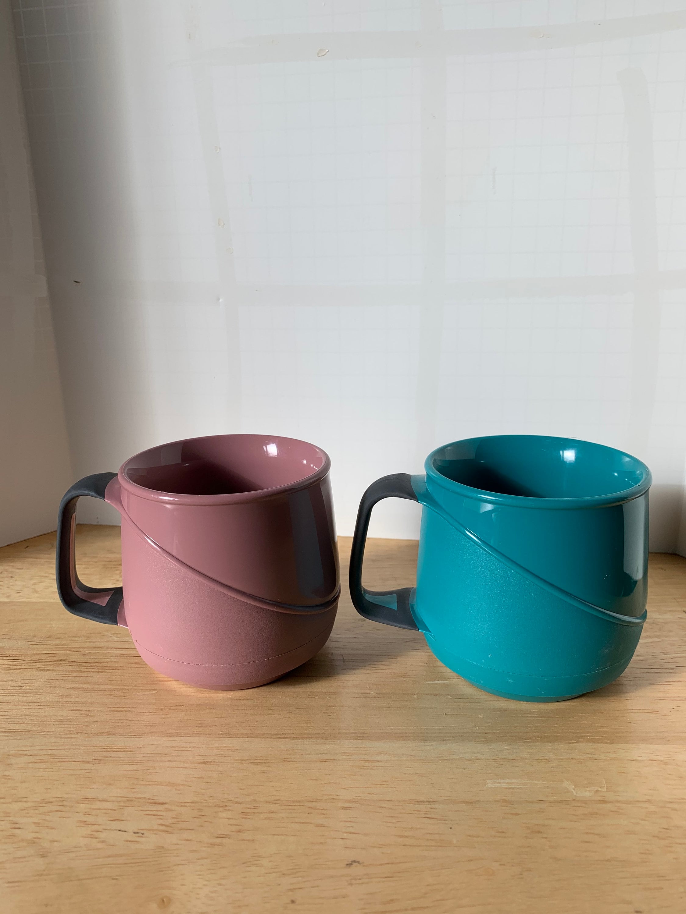 2 vintage Aladdin Temp Rite plastic coffee cups from Allure