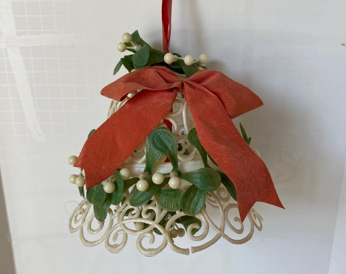 Vintage Mistletoe Plastic Lace Bell With Ivy and White Mistletoe ...