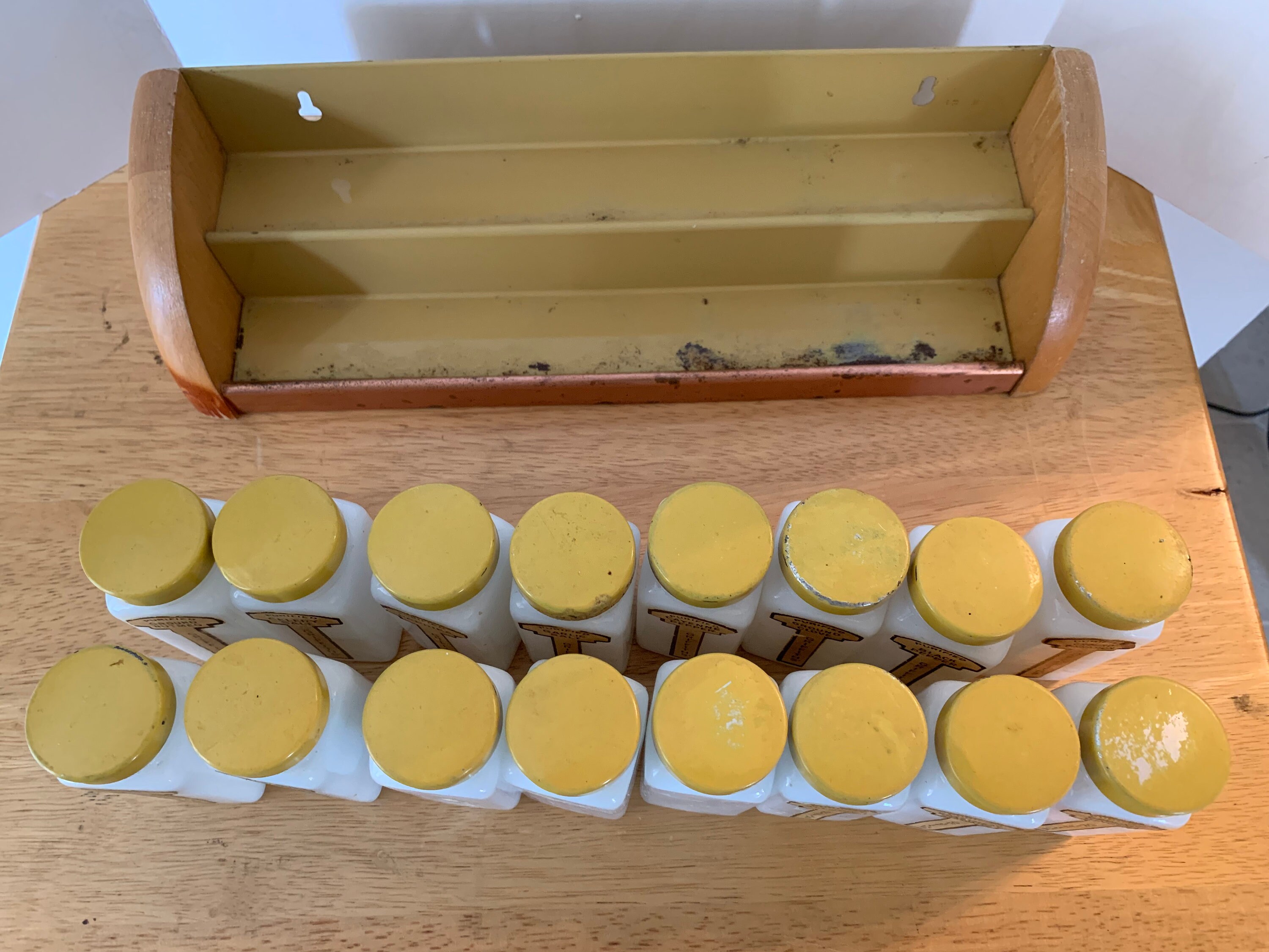 Vintage 1950's complete 17 piece Griffith spice rack