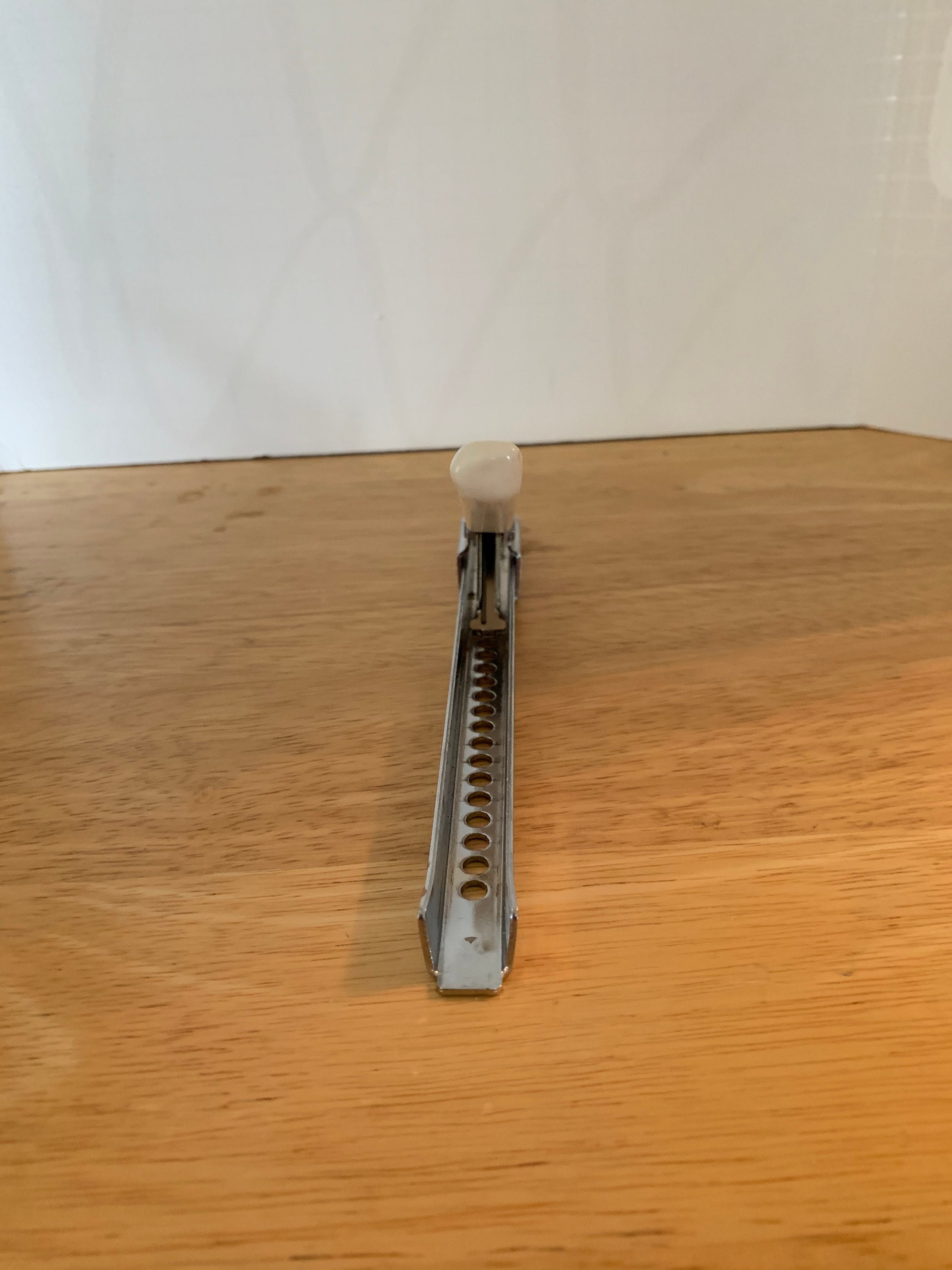 Vintage Swing A-way jar opener