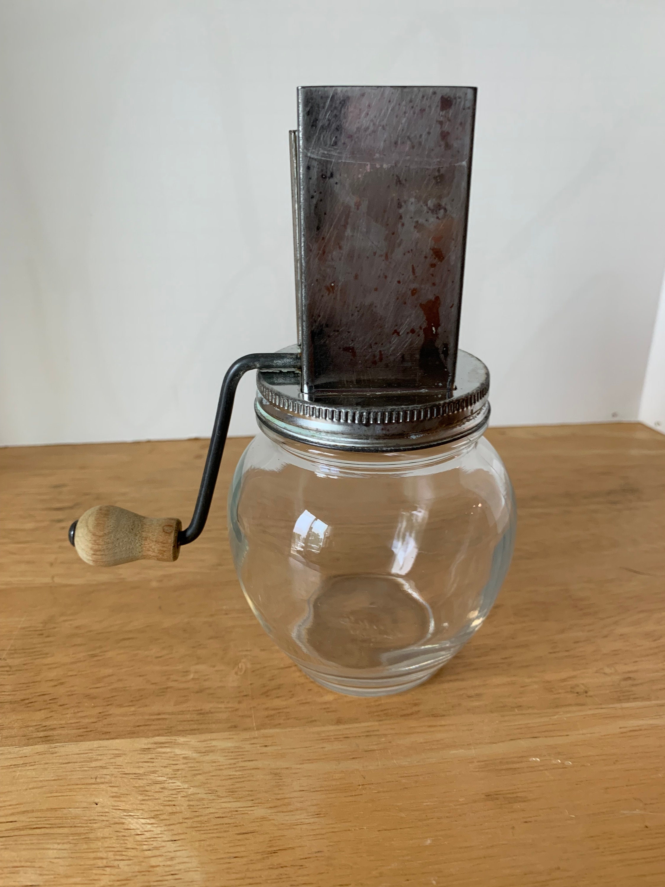 Vintage 1940's Hazel Atlas nut grinder