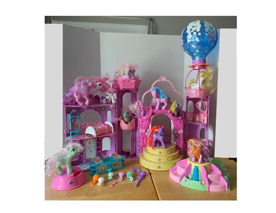 25+ Piece Set of My Little Pony Celebration Castle With Music and ...
