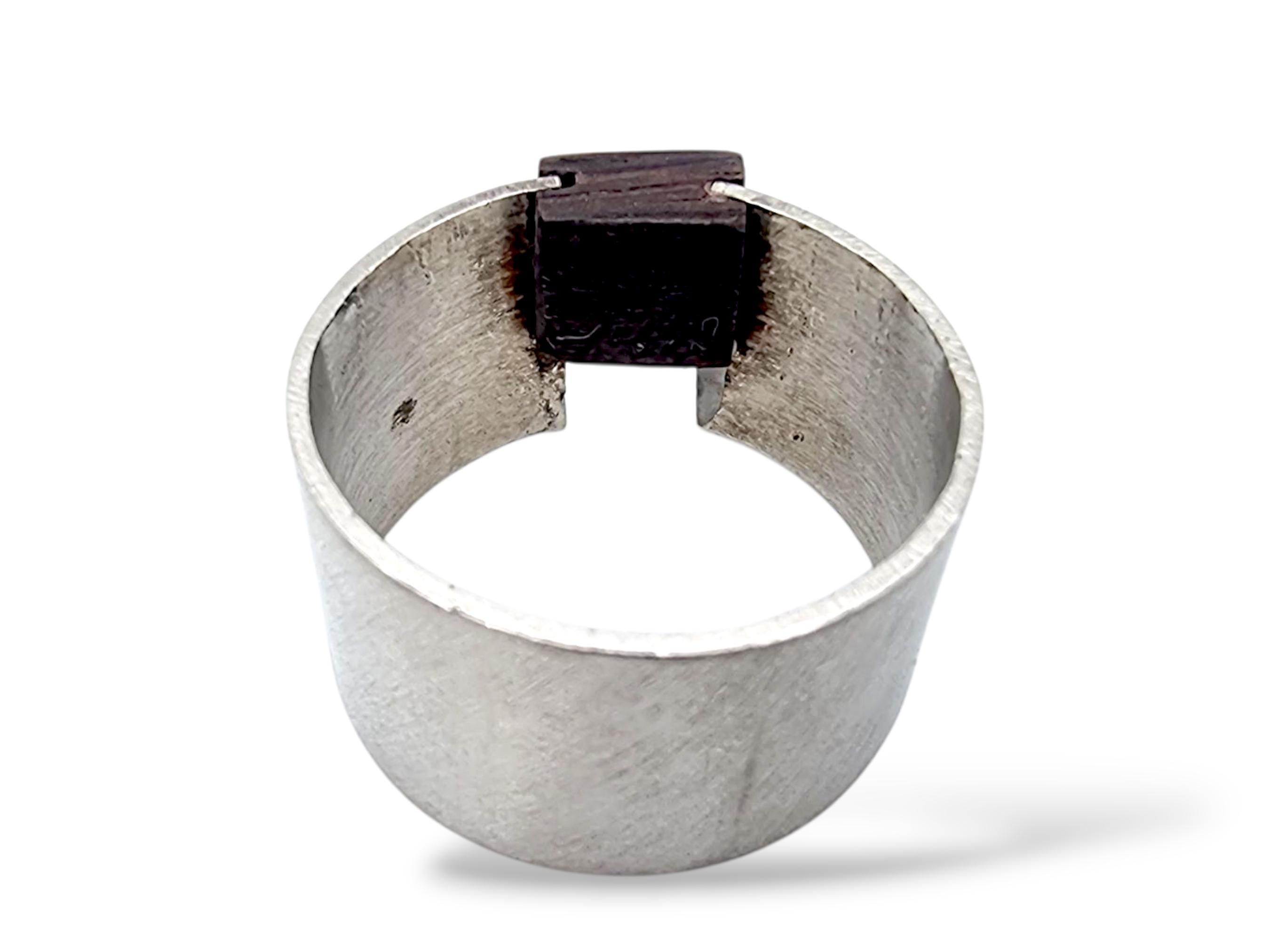 Vintage Brutalist Modernist Silver Ring With Ebony Wood 1970s 6338