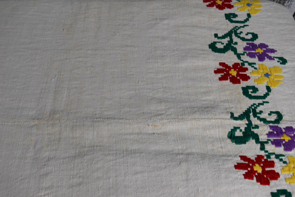 Vintage embroidered tablecloth / Handmade embroidered white | Etsy