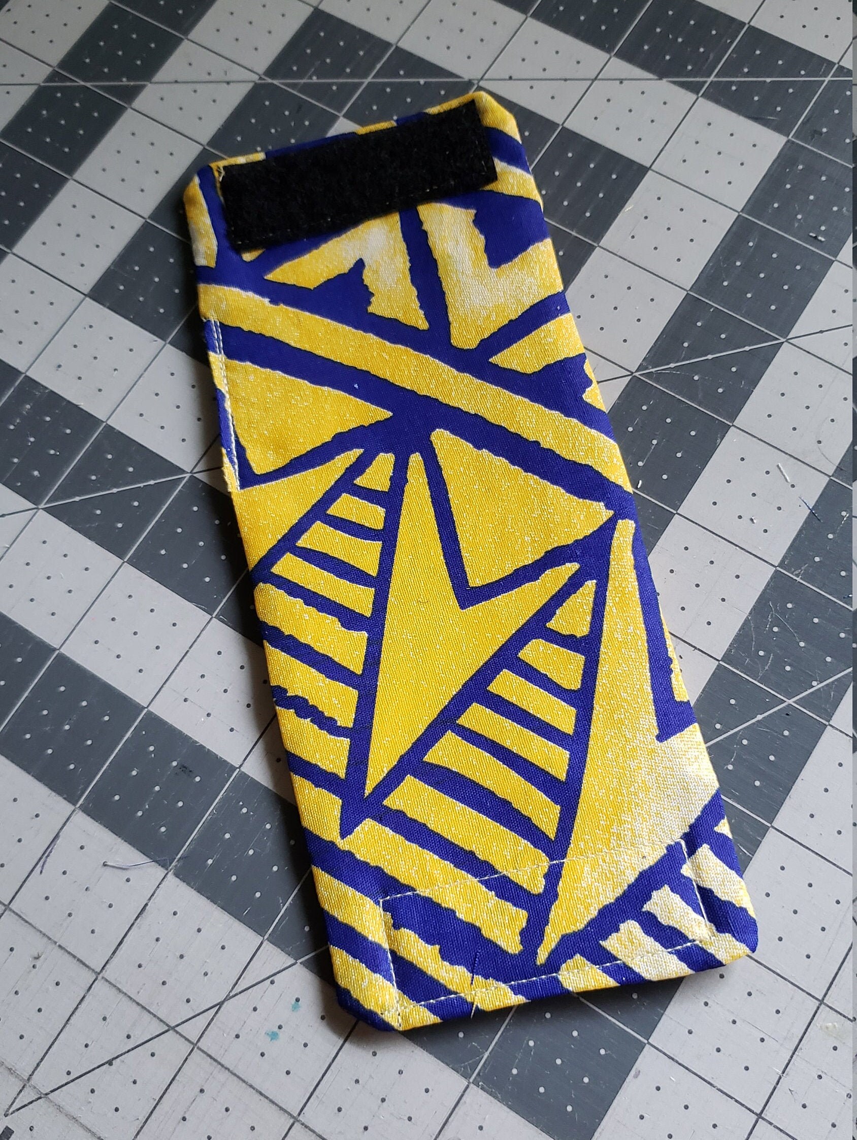 Pūlima Zipper Wrist Wallet Gold Blue Polynesian Print W/ Tan Woodgrain ...