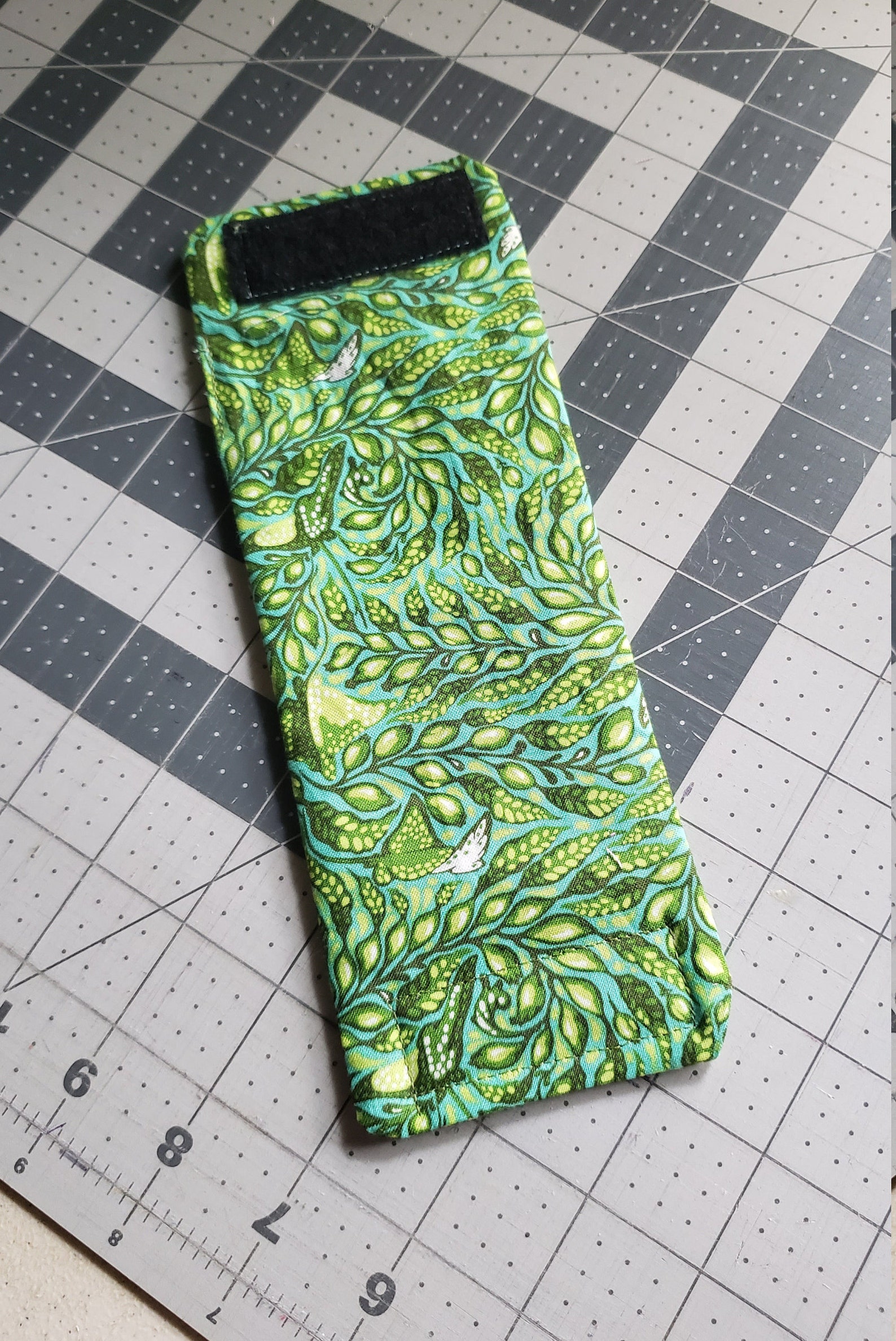 Pūlima Zipper Wrist Wallet Green Manta Rays & Pink Polka Dots - Etsy