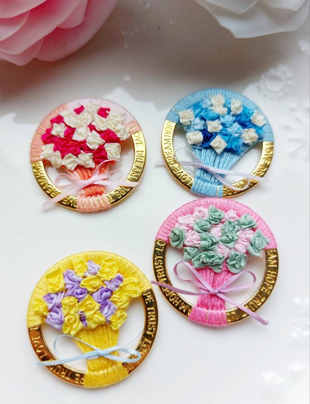 Set of Dorset Buttons, a Bunch of Roses 3,5 Cm, Brooches, Flowers 4 ...