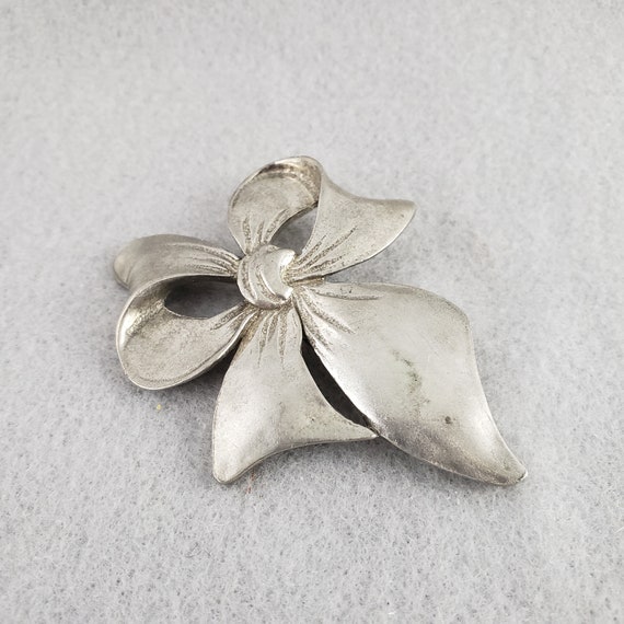 Seagull Pewter Canada Bow Brooch 1988 Signed - Gem
