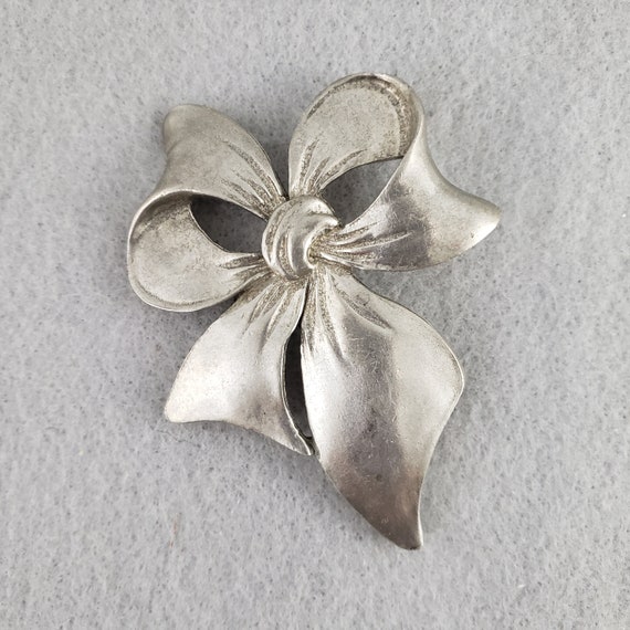 Seagull Pewter Canada Bow Brooch 1988 Signed - Gem