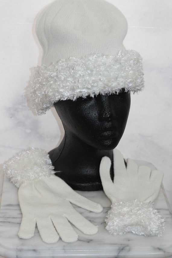 Winter White Gloves & Beanie Set - Gem