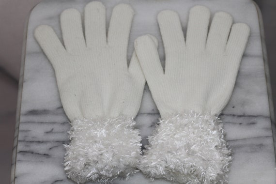 Winter White Gloves & Beanie Set - Gem