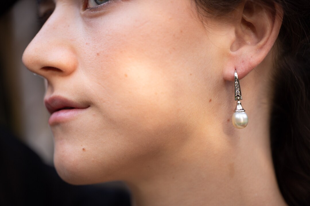 Pearl Earrings - 18K White Gold and Diamonds With Dangling 10mm Oval ...