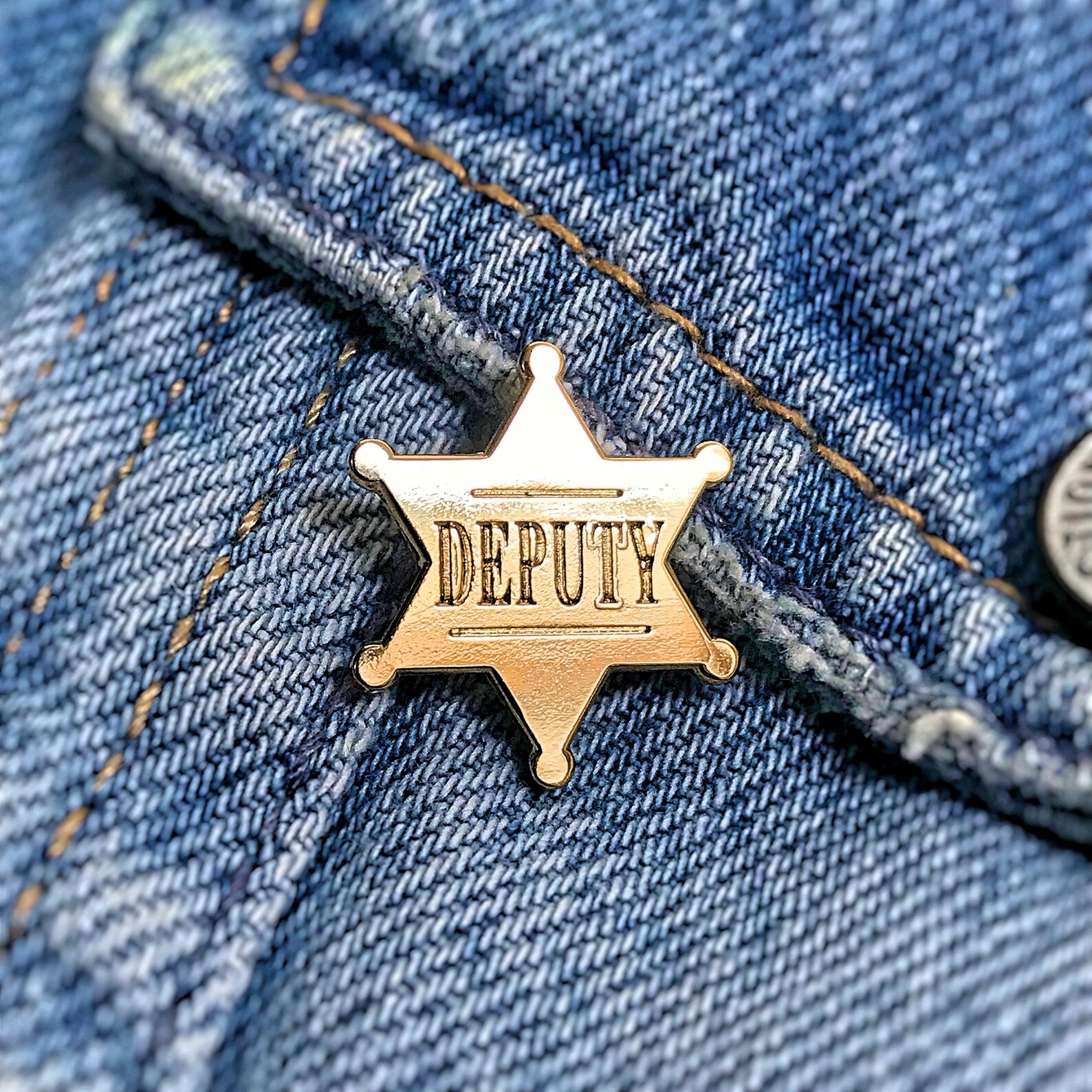 Sheriff & Deputy Gold Enamel Pin Badges Novelty Fancy Dress Cowboy Wild ...