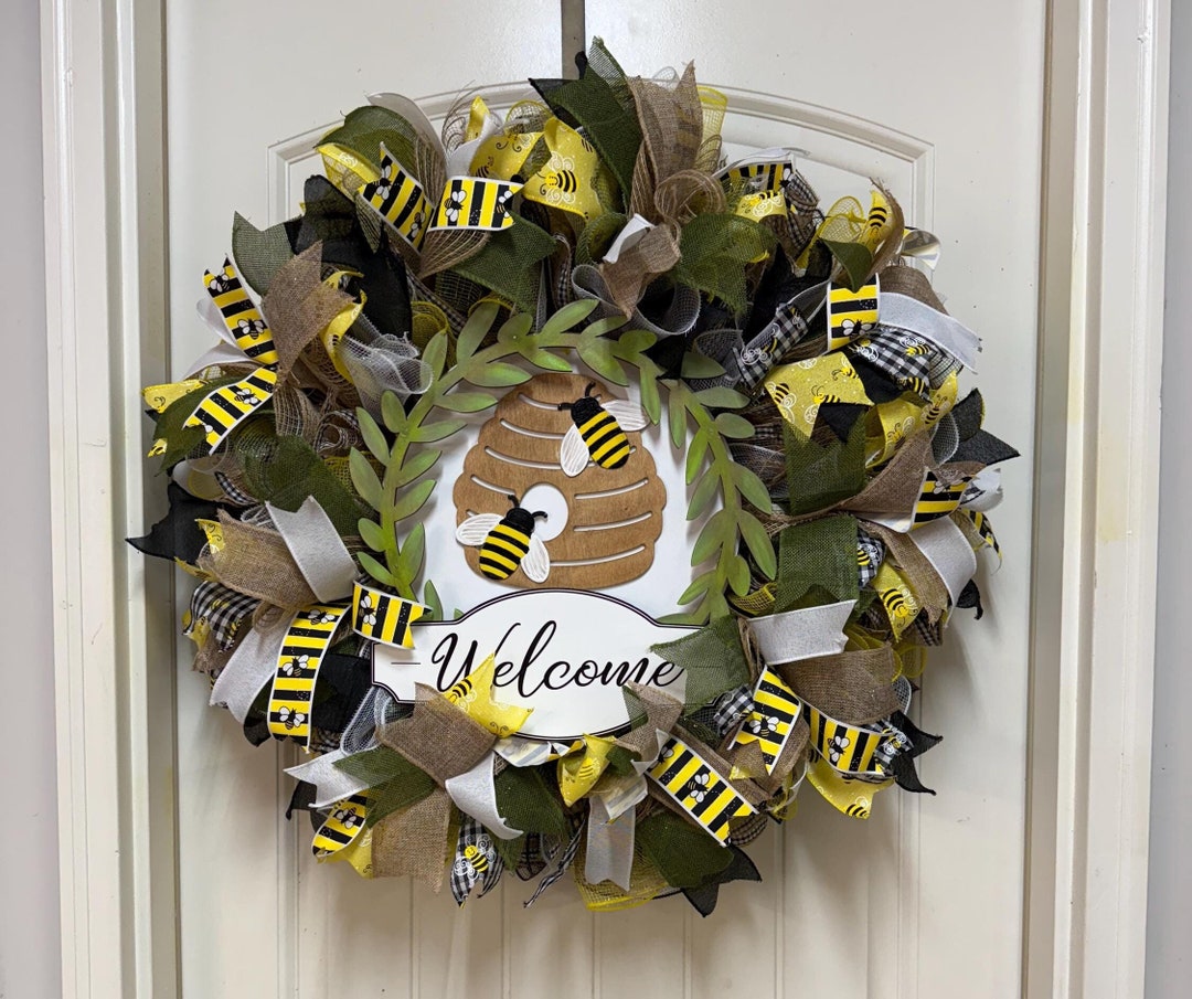 Welcome Honeycomb Bee 24" Wreath - Etsy