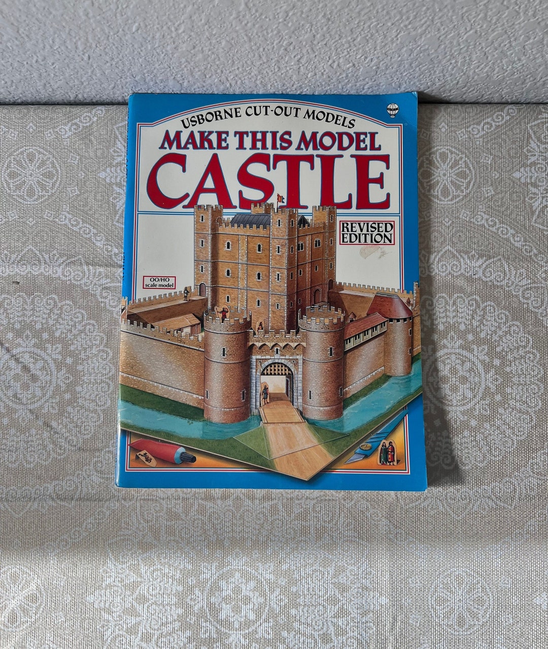 RARE 1987 Usborne Cut-out Model make This Model Castle Book OO-HO Scale ...