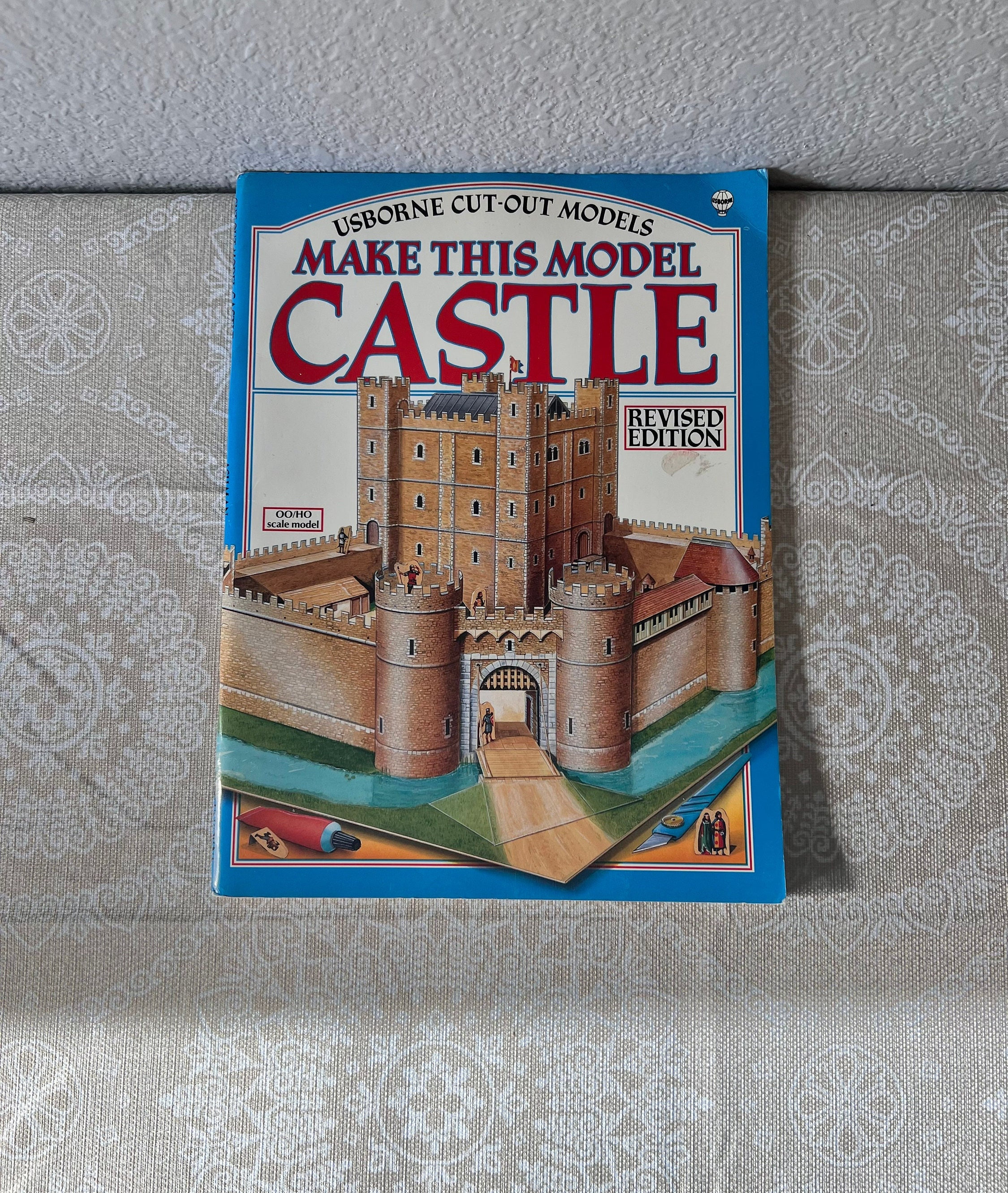 RARE 1987 Usborne Cut-out Model make This Model Castle Book OO-HO Scale ...