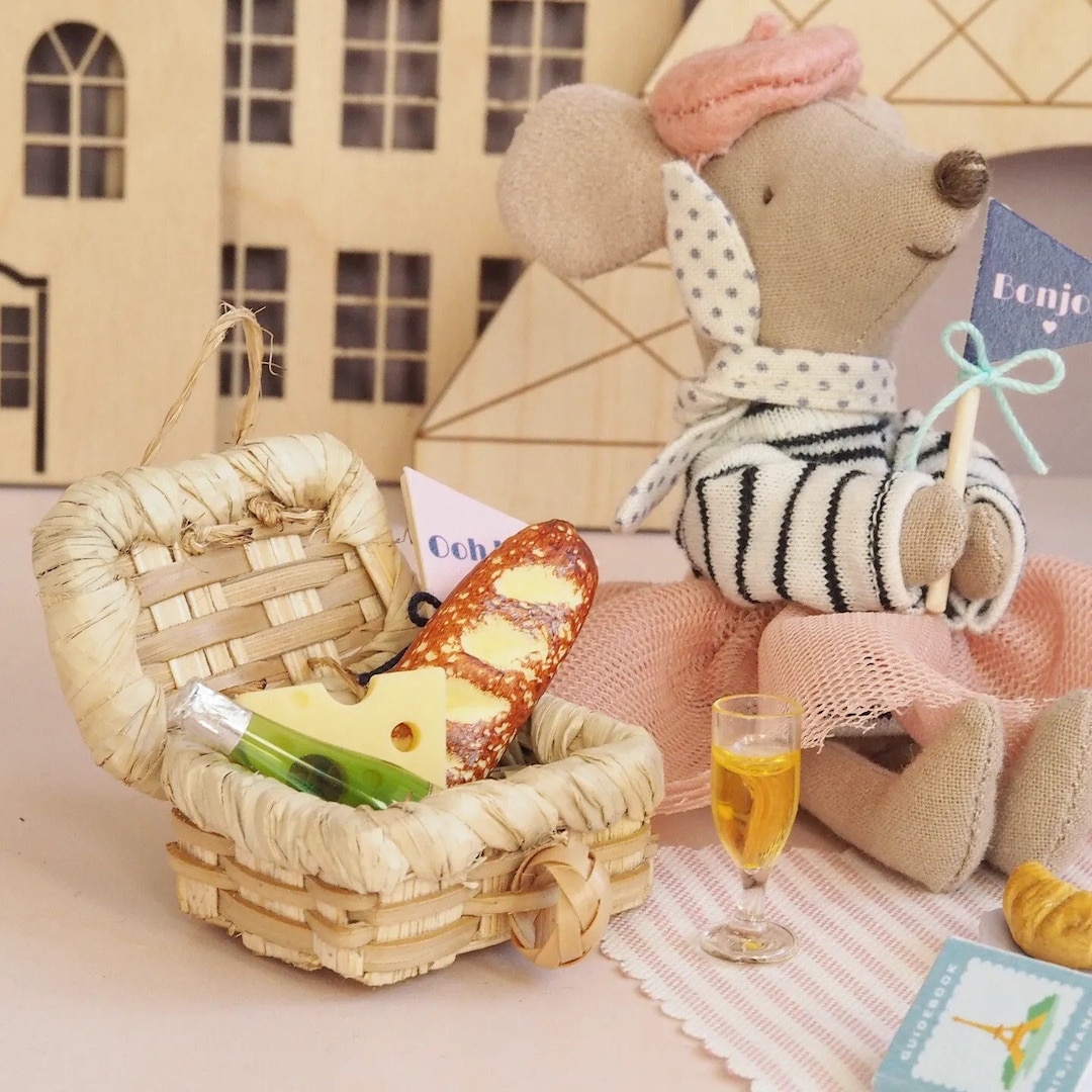 Miniature Picnic Basket and Blanket - Maileg Accessories - Dollhouse ...