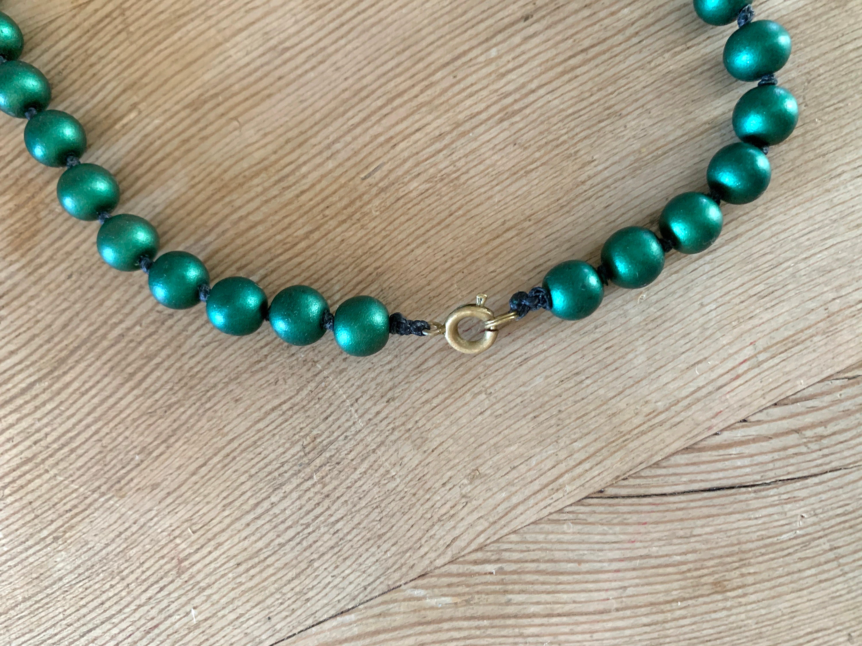 Perla sintética verde metálico con cuentas anillo de primavera cierre ...