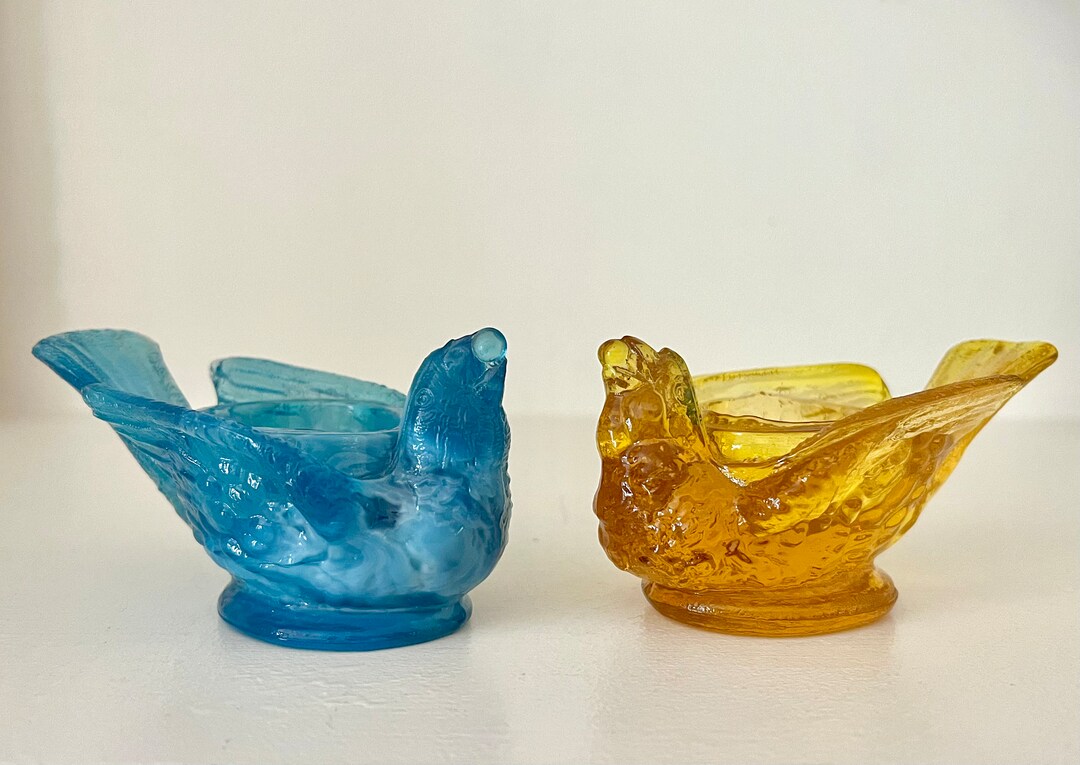 Bird Salt Cellar. Boyd Blue Slag Glass Bird With Berry, Unmarked Amber ...