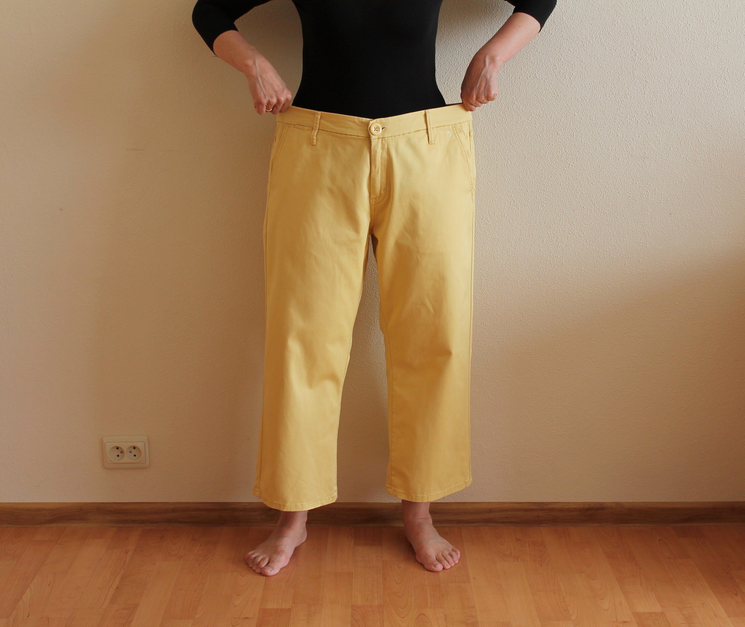 Levi's Pants Yellow Levis Yellow Capri Pants Women's Capri Pants High ...