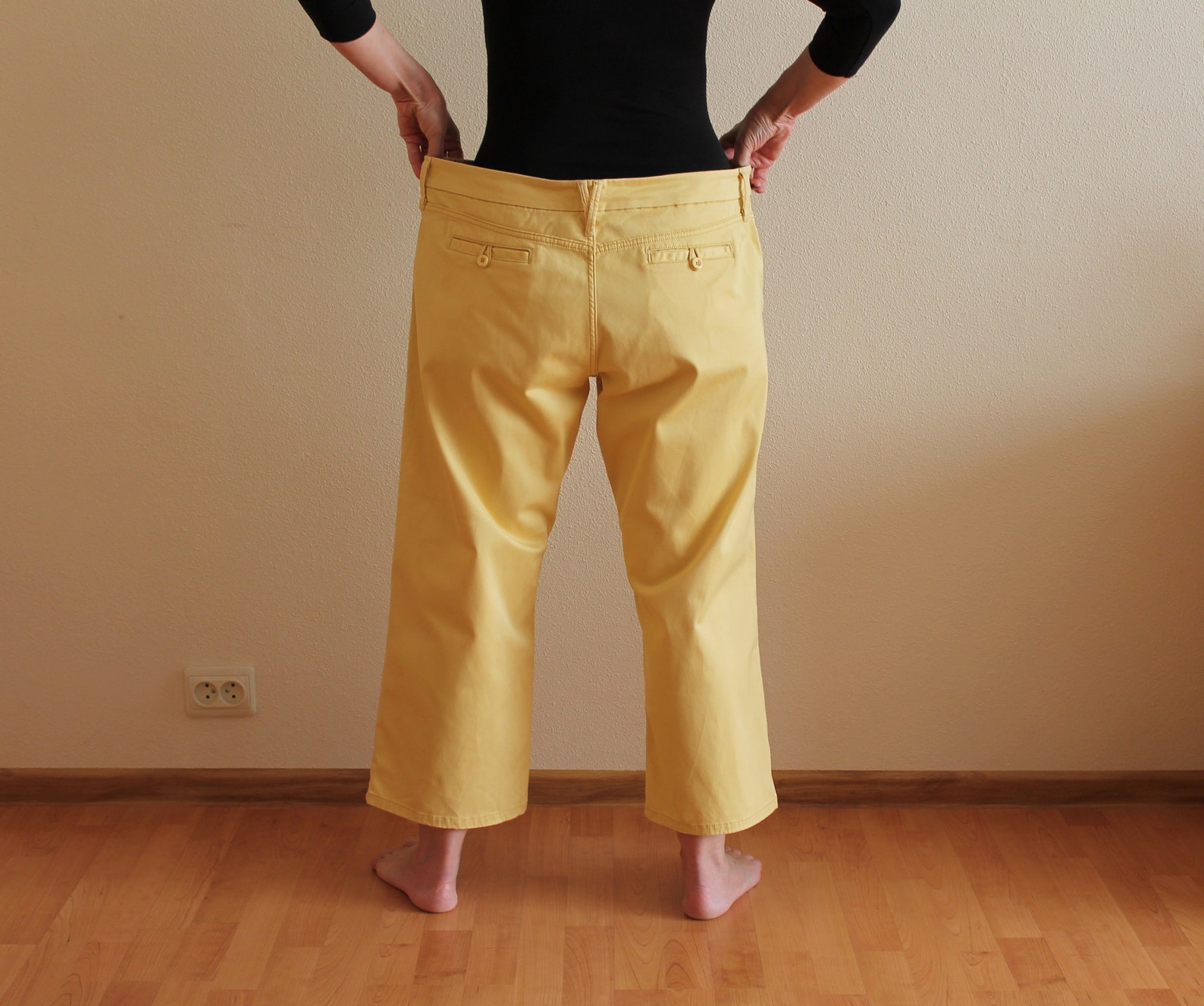 Levi's Pants Yellow Levis Yellow Capri Pants Women's Capri Pants High ...
