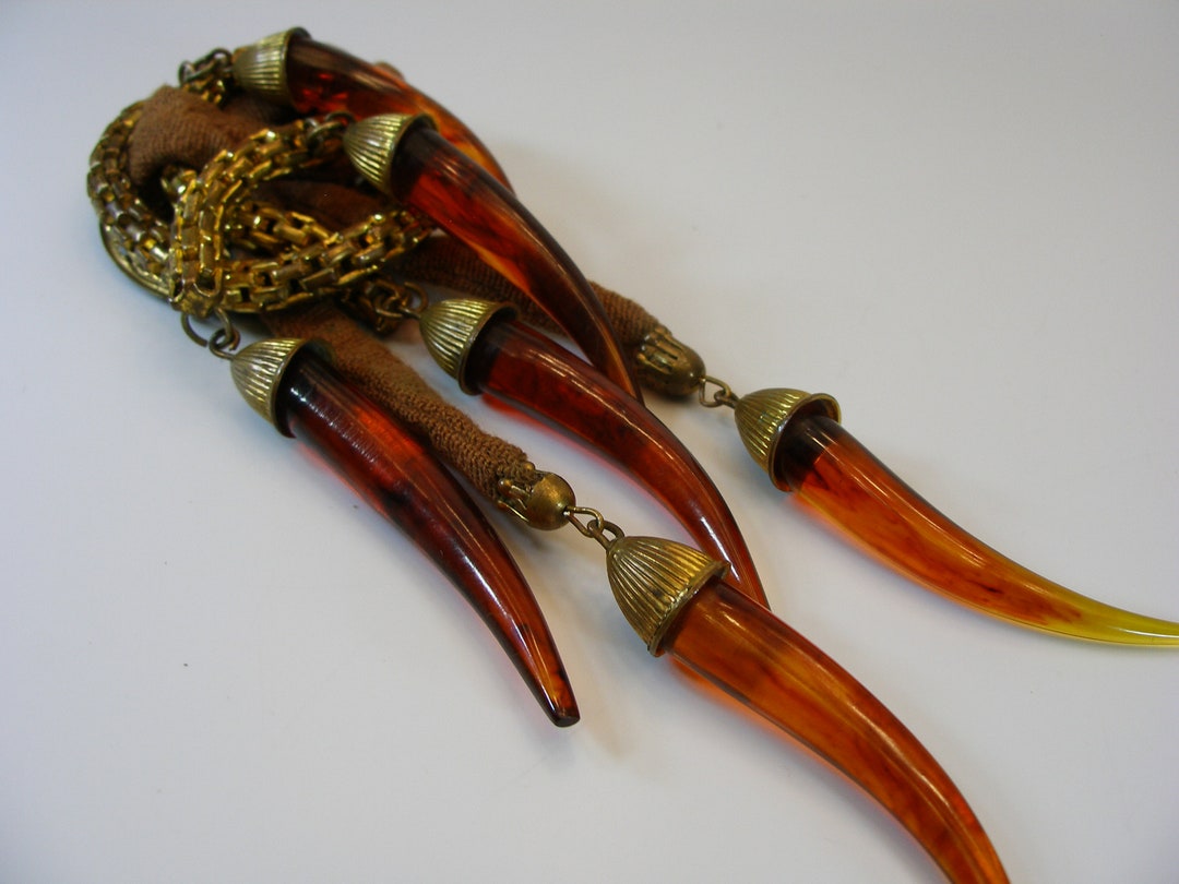 BAKELITE 6 5/8 Tusks Spheres Unusual Vintage Fur Clip, Collectible ...