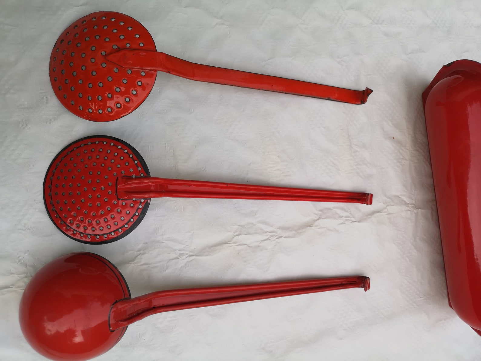 Red and White Enamel Kitchen Utensil Holder Set Red Ladle Rack ...