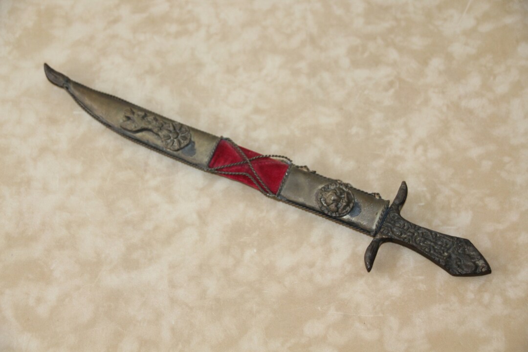 Vintage Metal Saber Decorative Sword Lion Head Decor Red Velvet ...